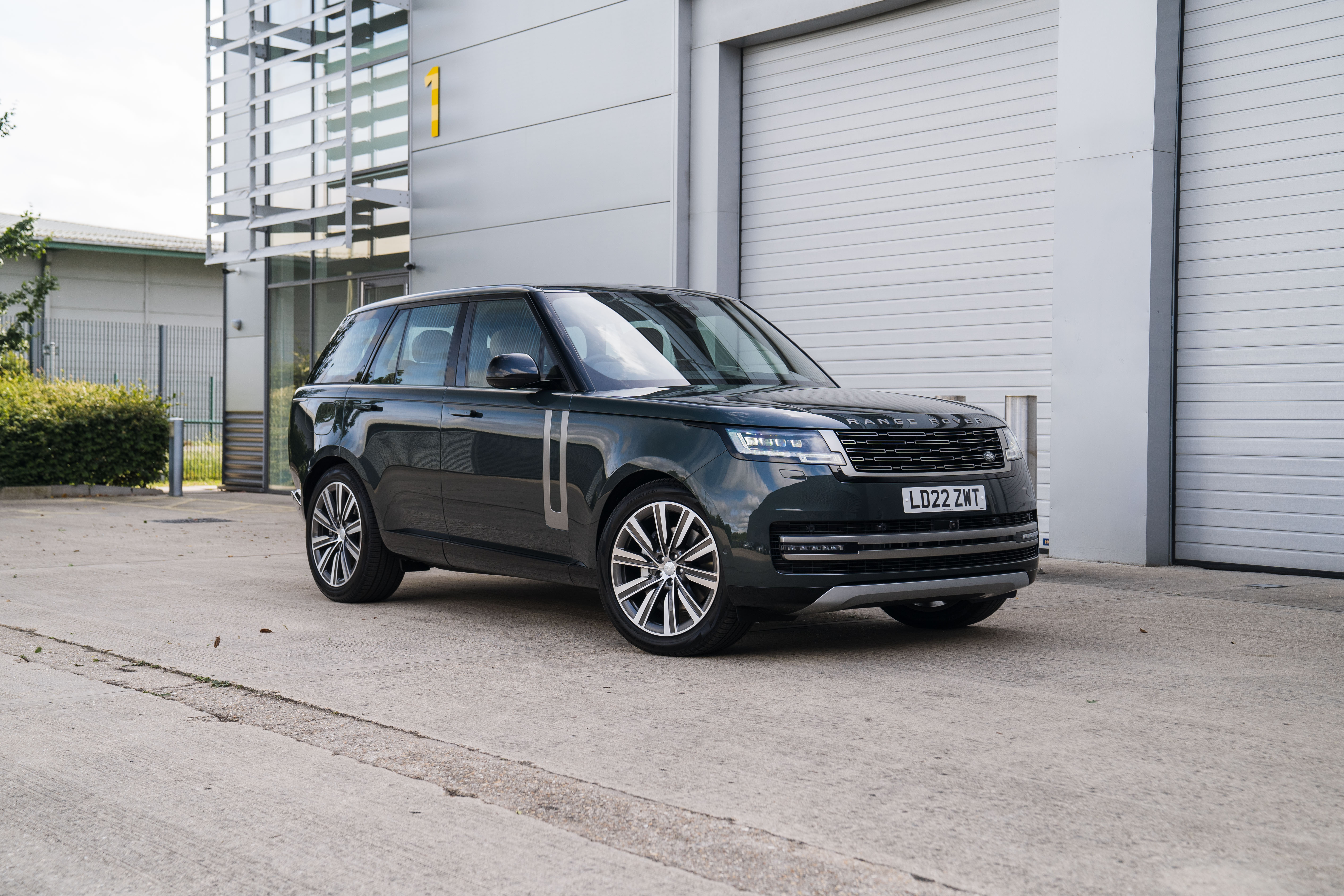 2022 RANGE ROVER D350 SE