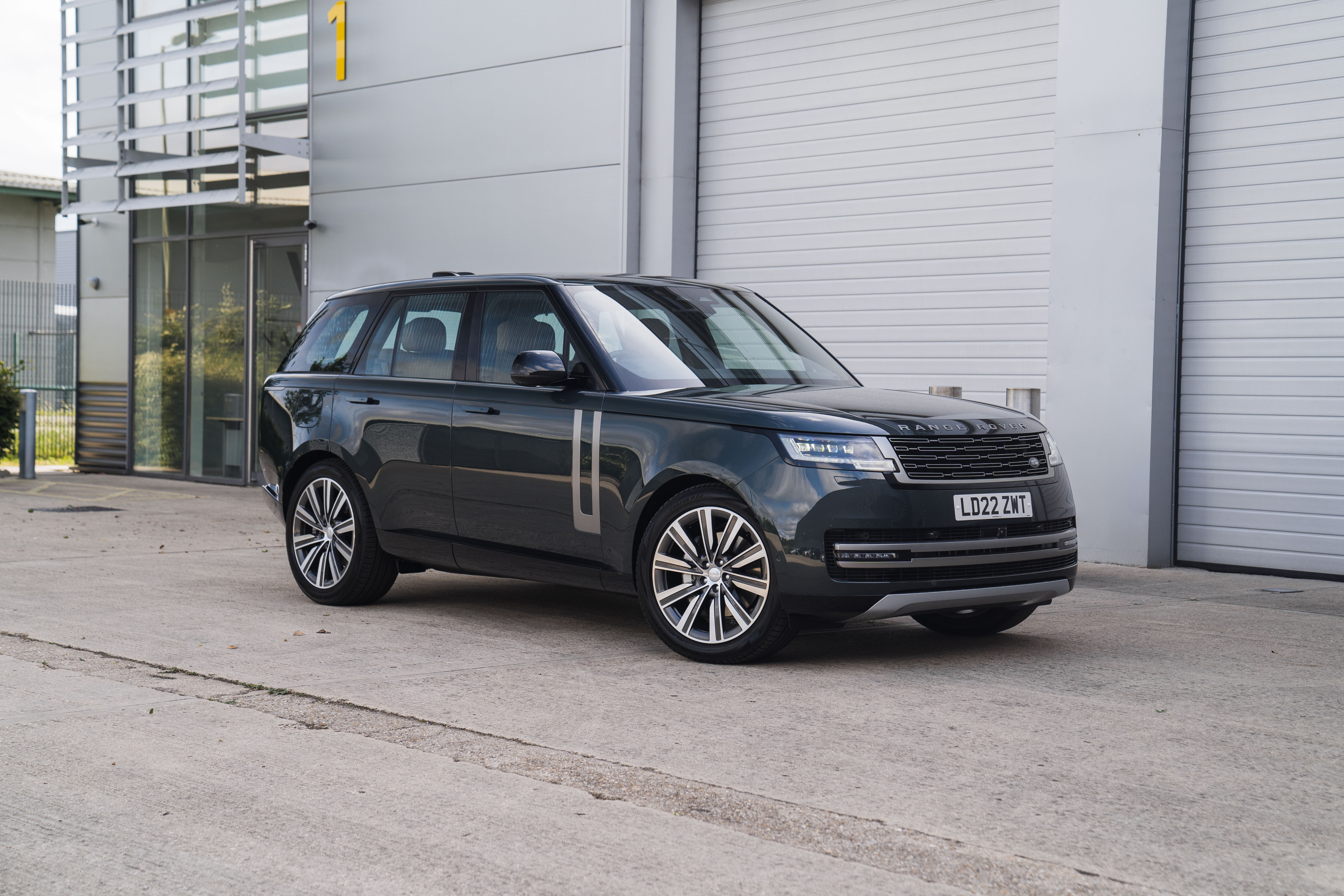 2022 RANGE ROVER D350 SE