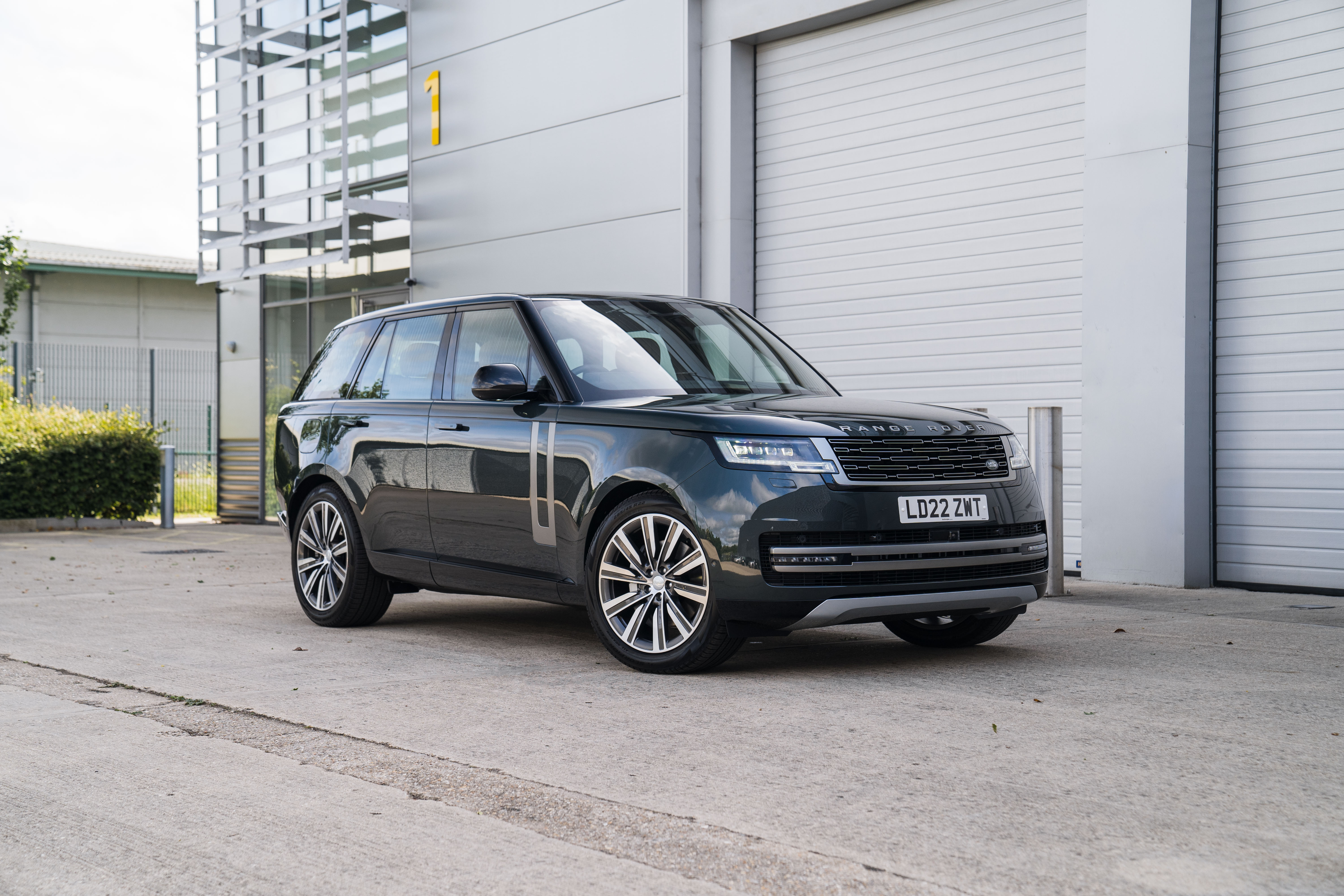 2022 RANGE ROVER D350 SE