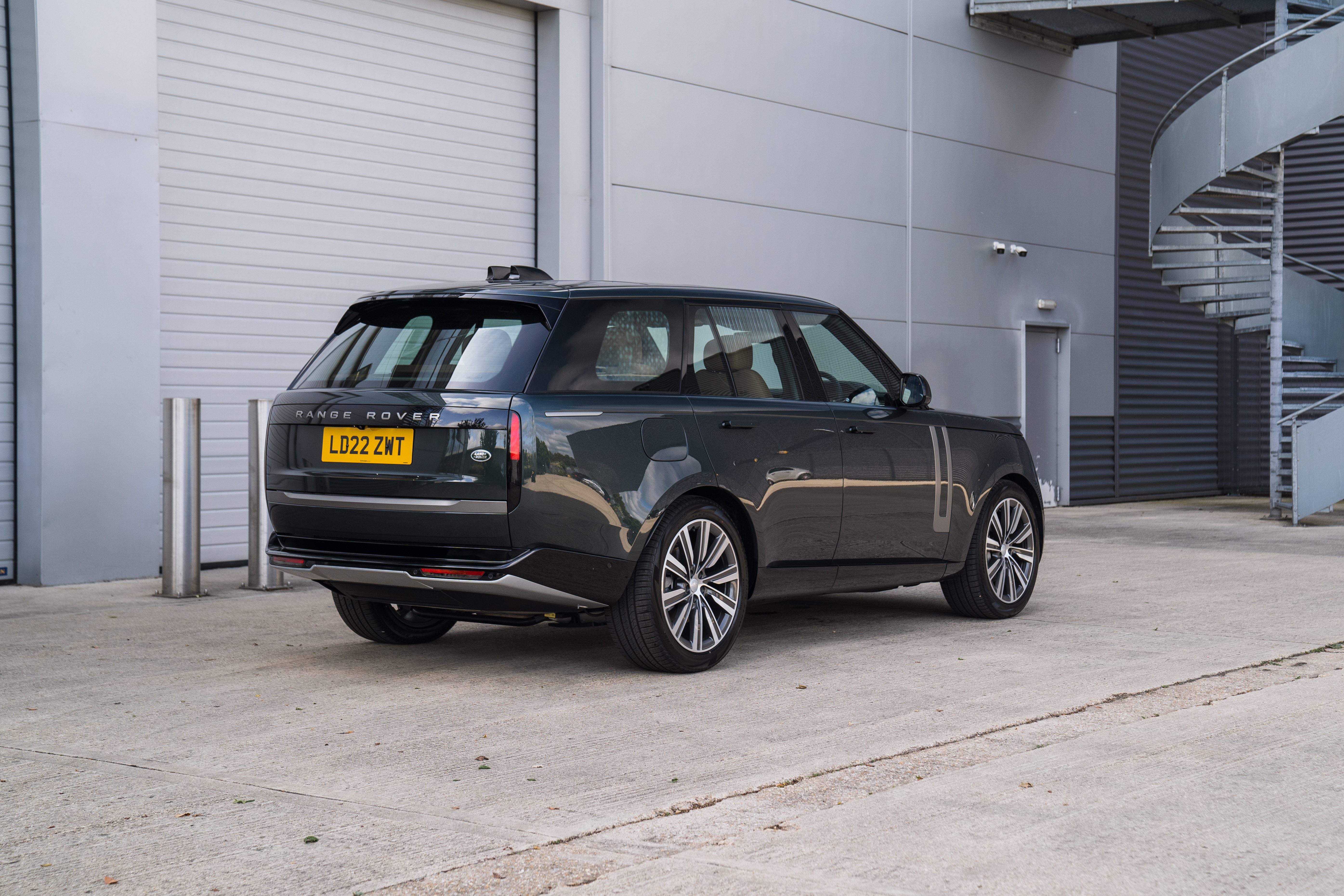 2022 RANGE ROVER D350 SE