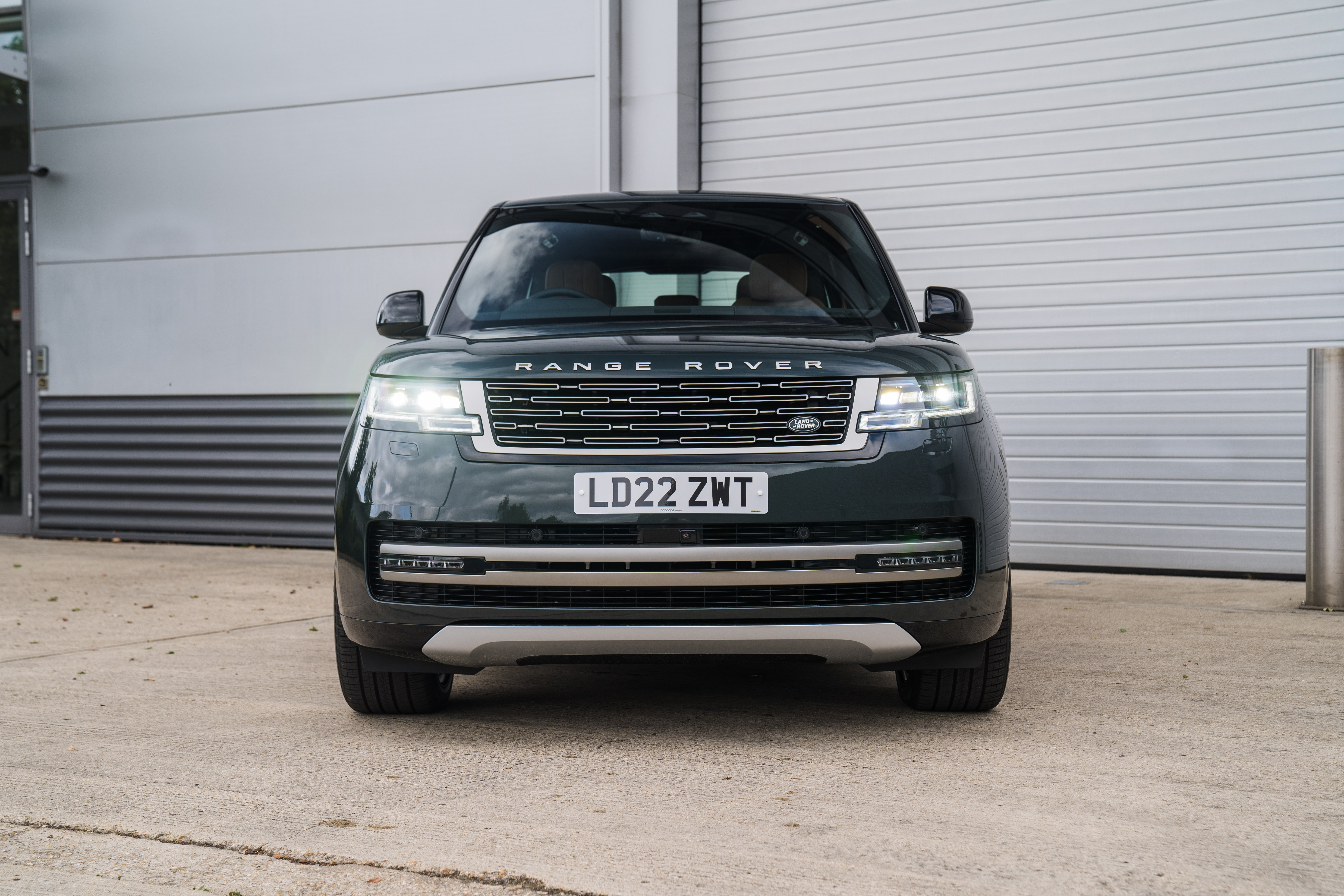 2022 RANGE ROVER D350 SE