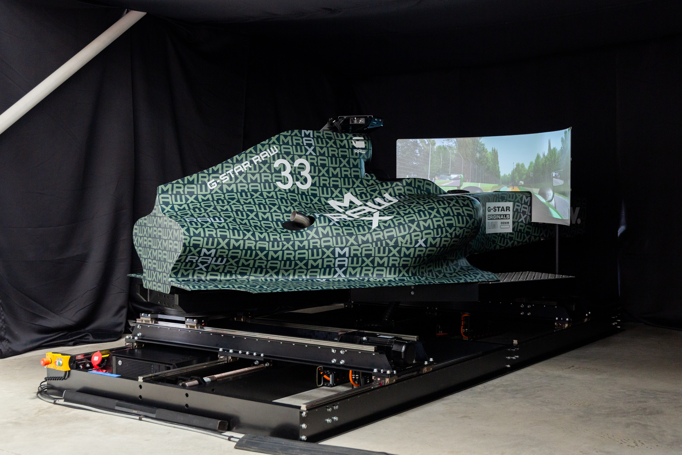 BRD SIMCELL AND V1-500 MOTION SIMULATOR - PRO DRIVER TRAINER