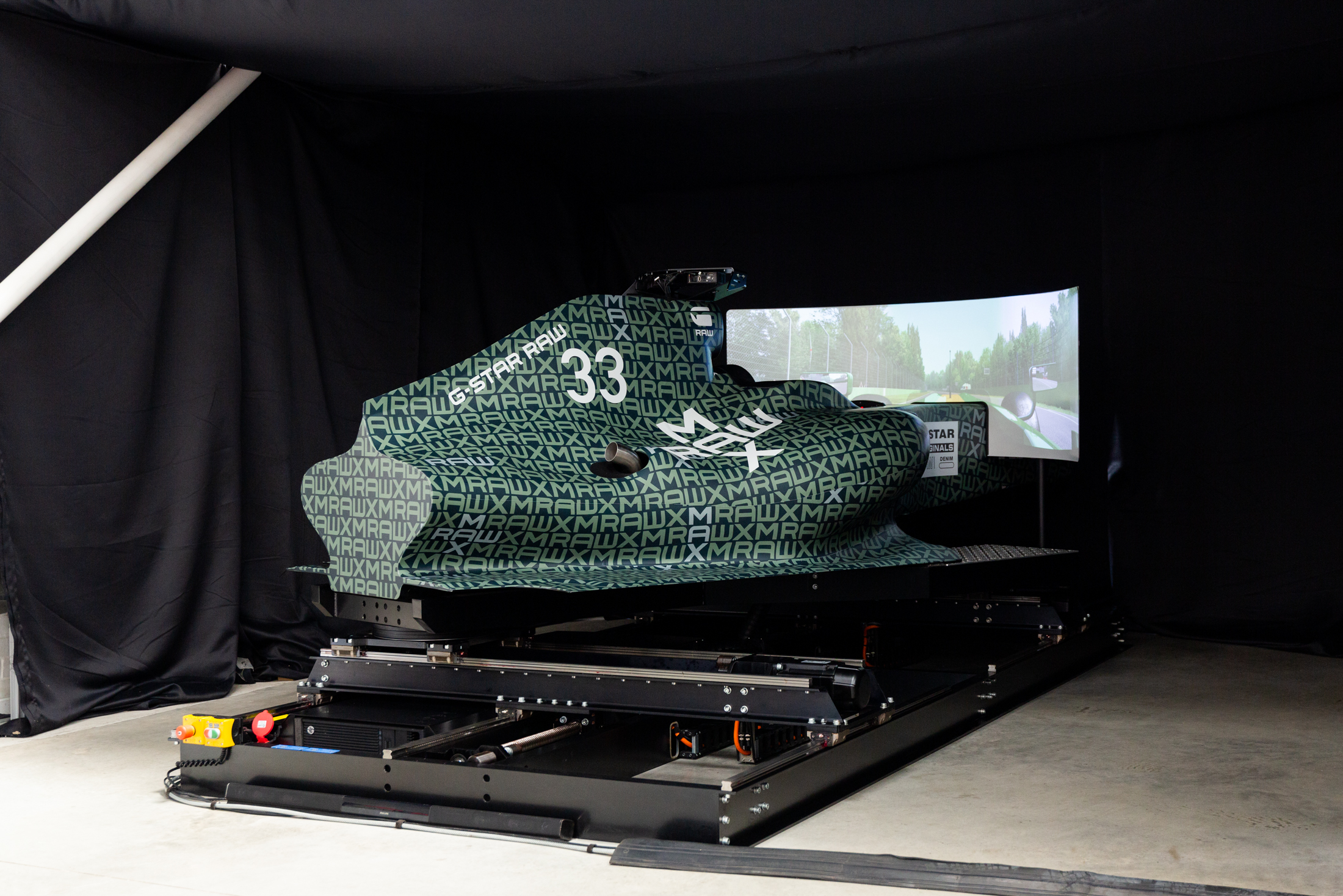 BRD SIMCELL AND V1-500 MOTION SIMULATOR - PRO DRIVER TRAINER