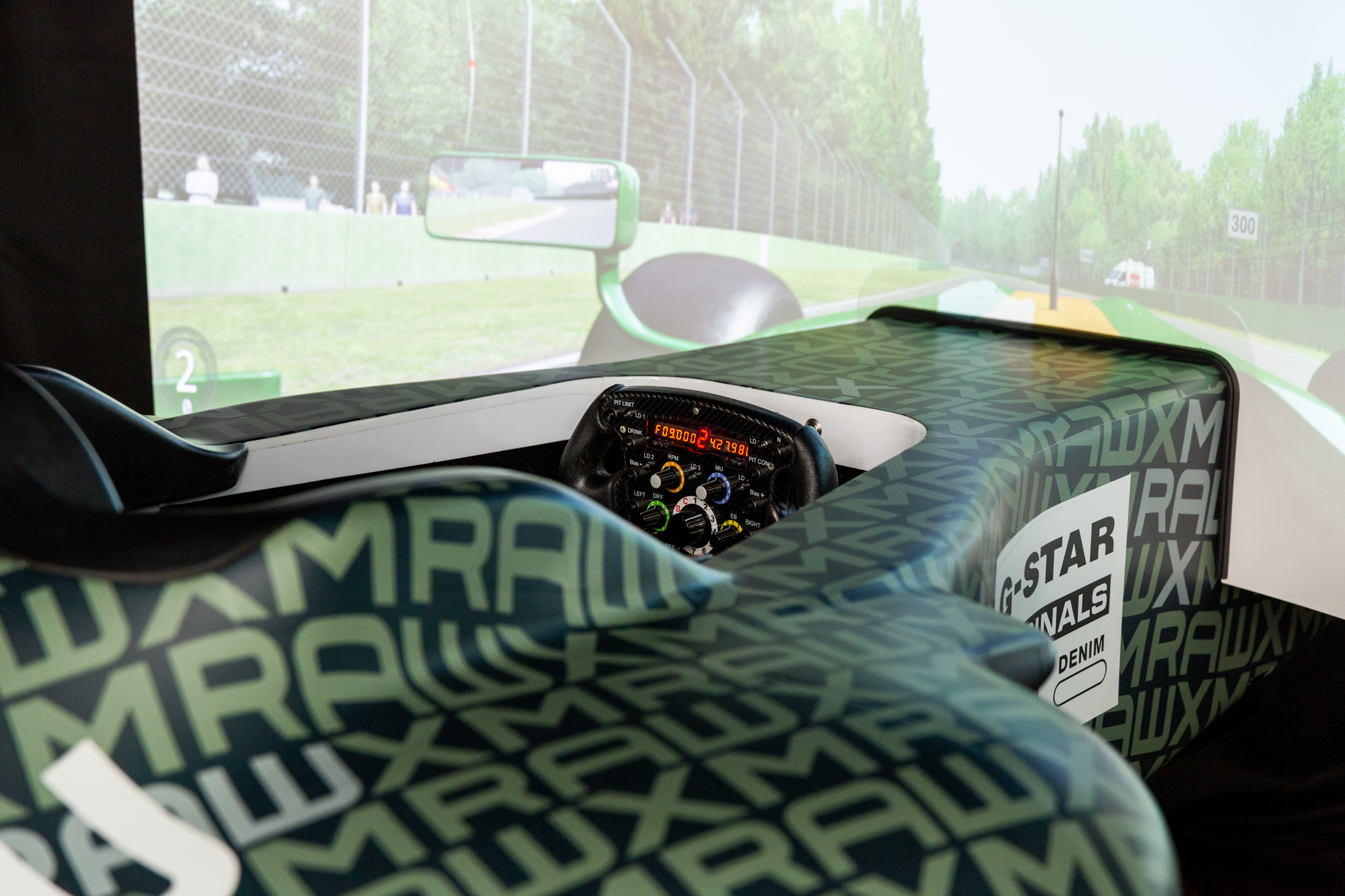 BRD SIMCELL AND V1-500 MOTION SIMULATOR - PRO DRIVER TRAINER