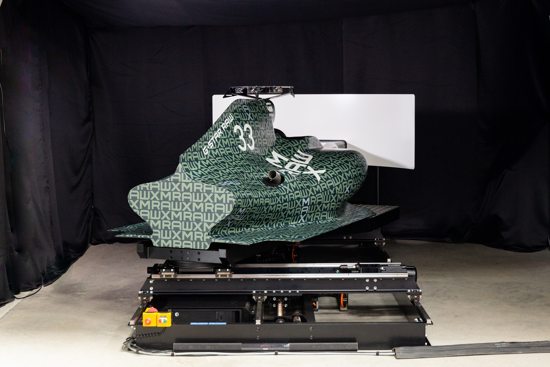 BRD SIMCELL AND V1-500 MOTION SIMULATOR - PRO DRIVER TRAINER