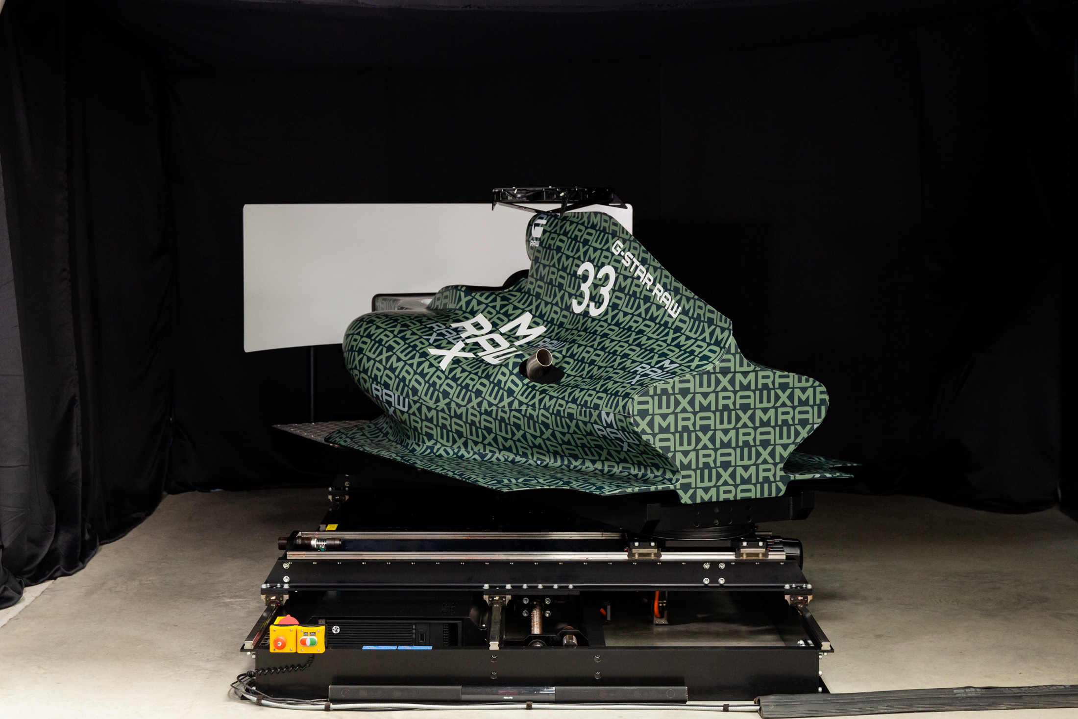 BRD SIMCELL AND V1-500 MOTION SIMULATOR - PRO DRIVER TRAINER