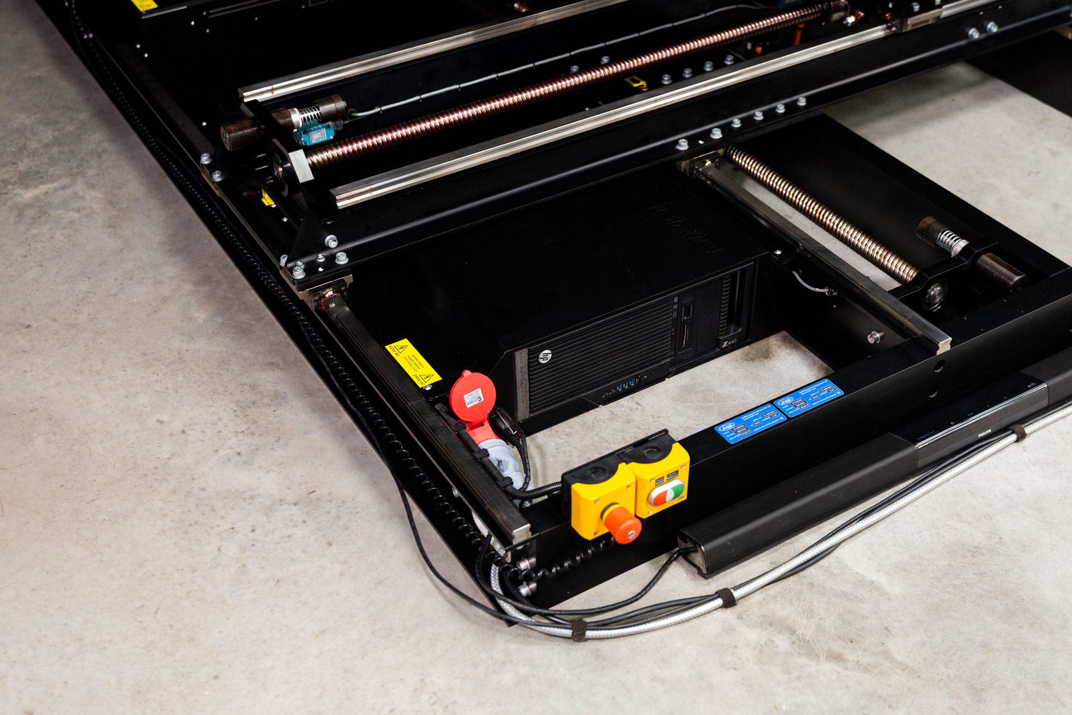 BRD SIMCELL AND V1-500 MOTION SIMULATOR - PRO DRIVER TRAINER