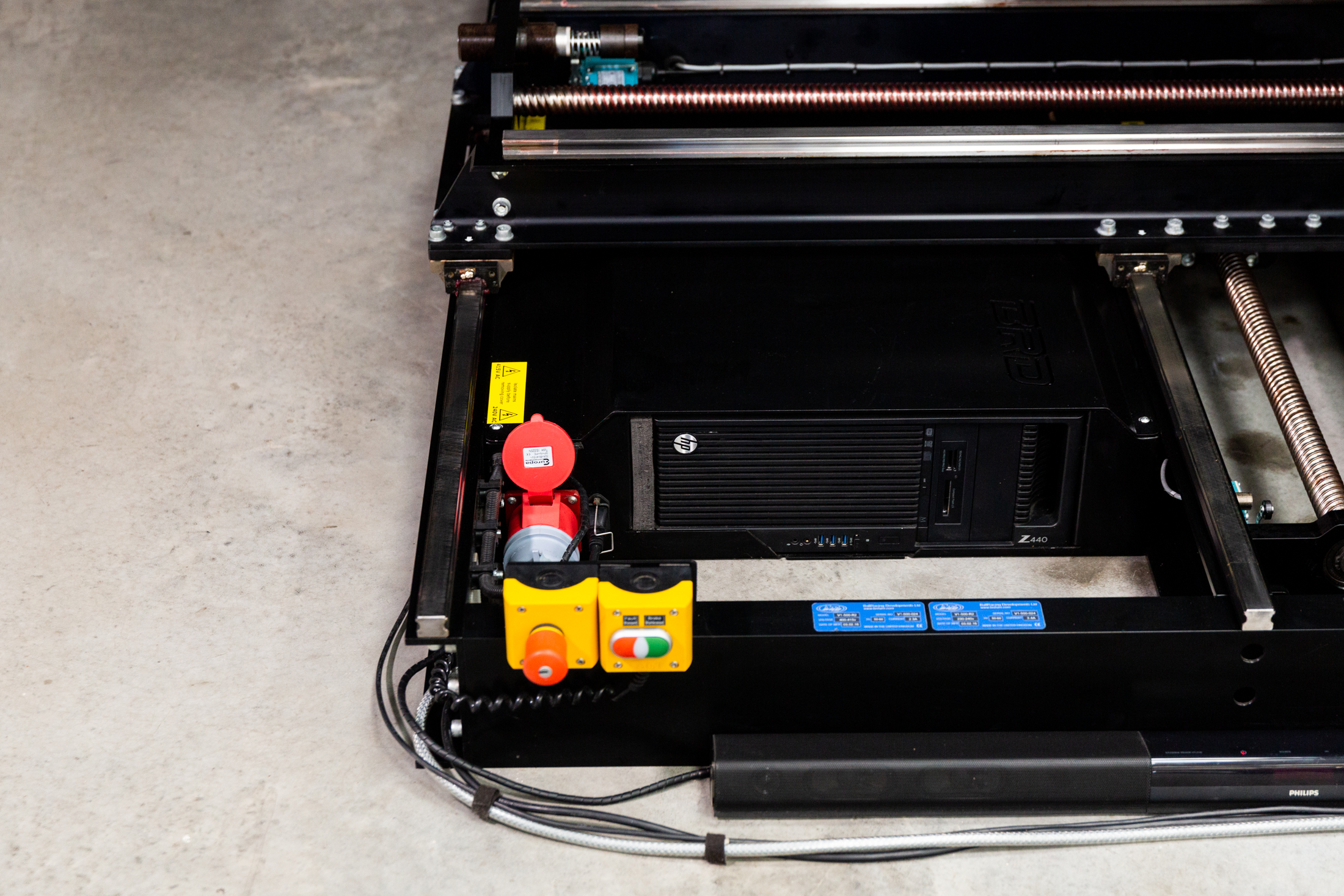 BRD SIMCELL AND V1-500 MOTION SIMULATOR - PRO DRIVER TRAINER