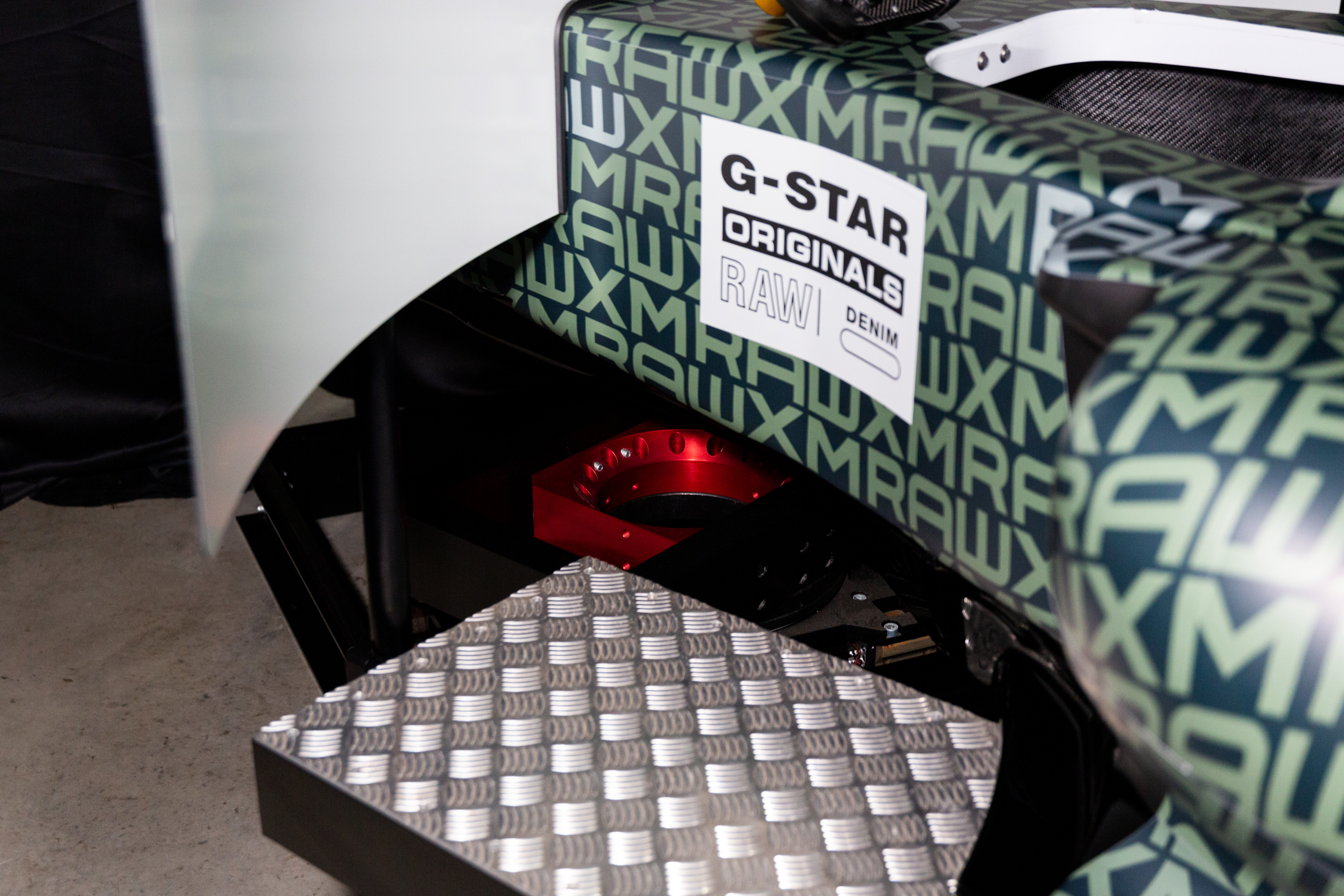 BRD SIMCELL AND V1-500 MOTION SIMULATOR - PRO DRIVER TRAINER