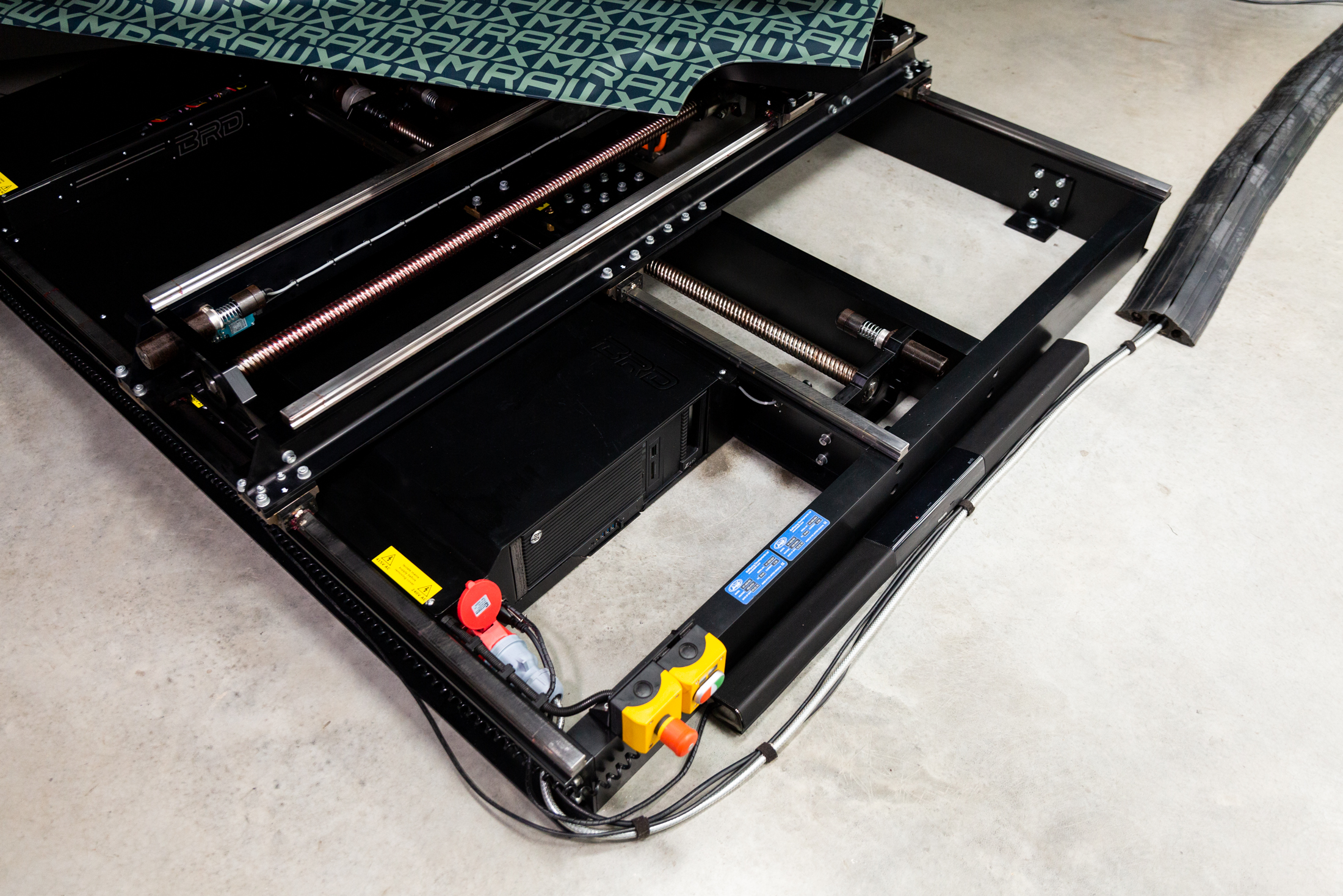 BRD SIMCELL AND V1-500 MOTION SIMULATOR - PRO DRIVER TRAINER