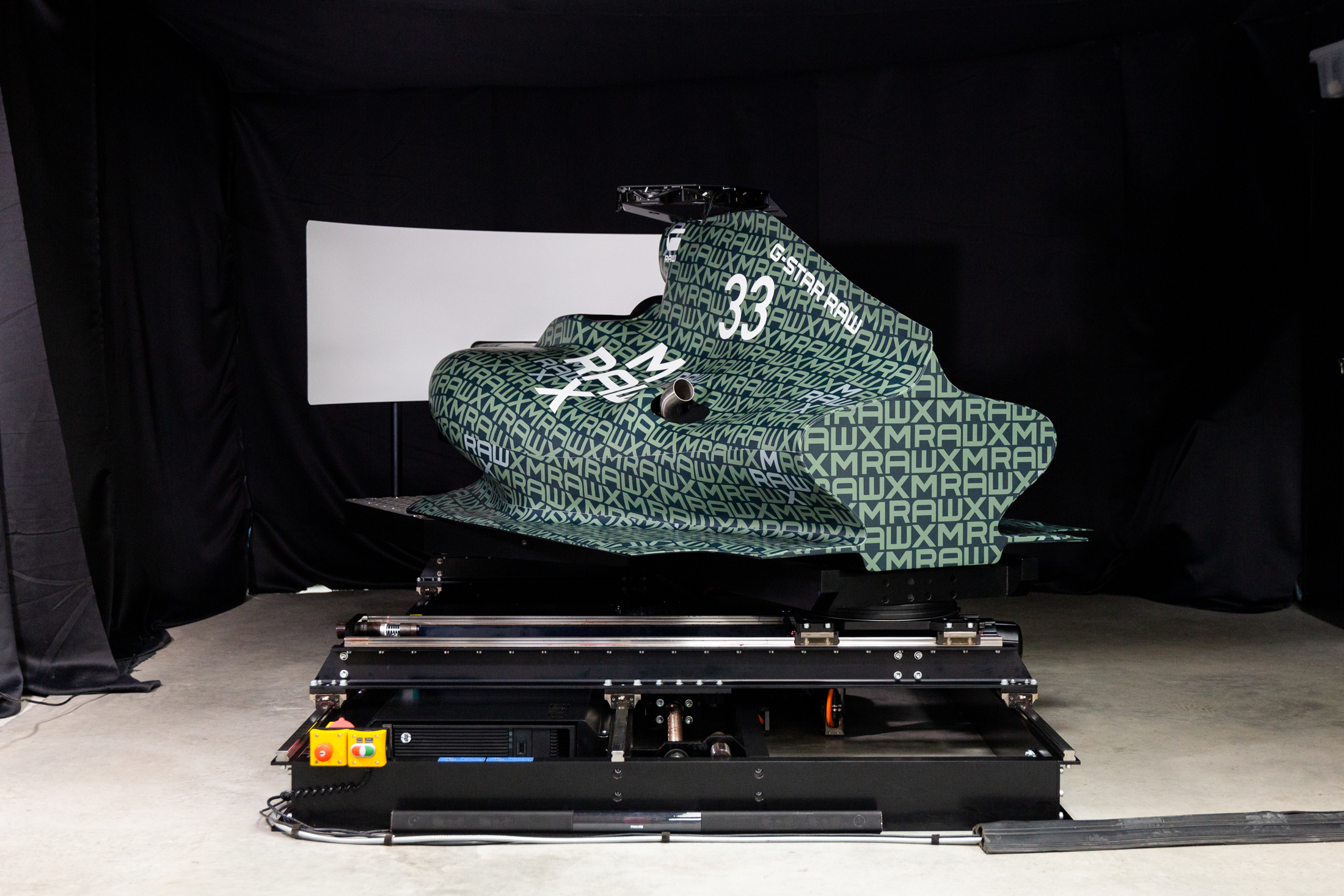 BRD SIMCELL AND V1-500 MOTION SIMULATOR - PRO DRIVER TRAINER
