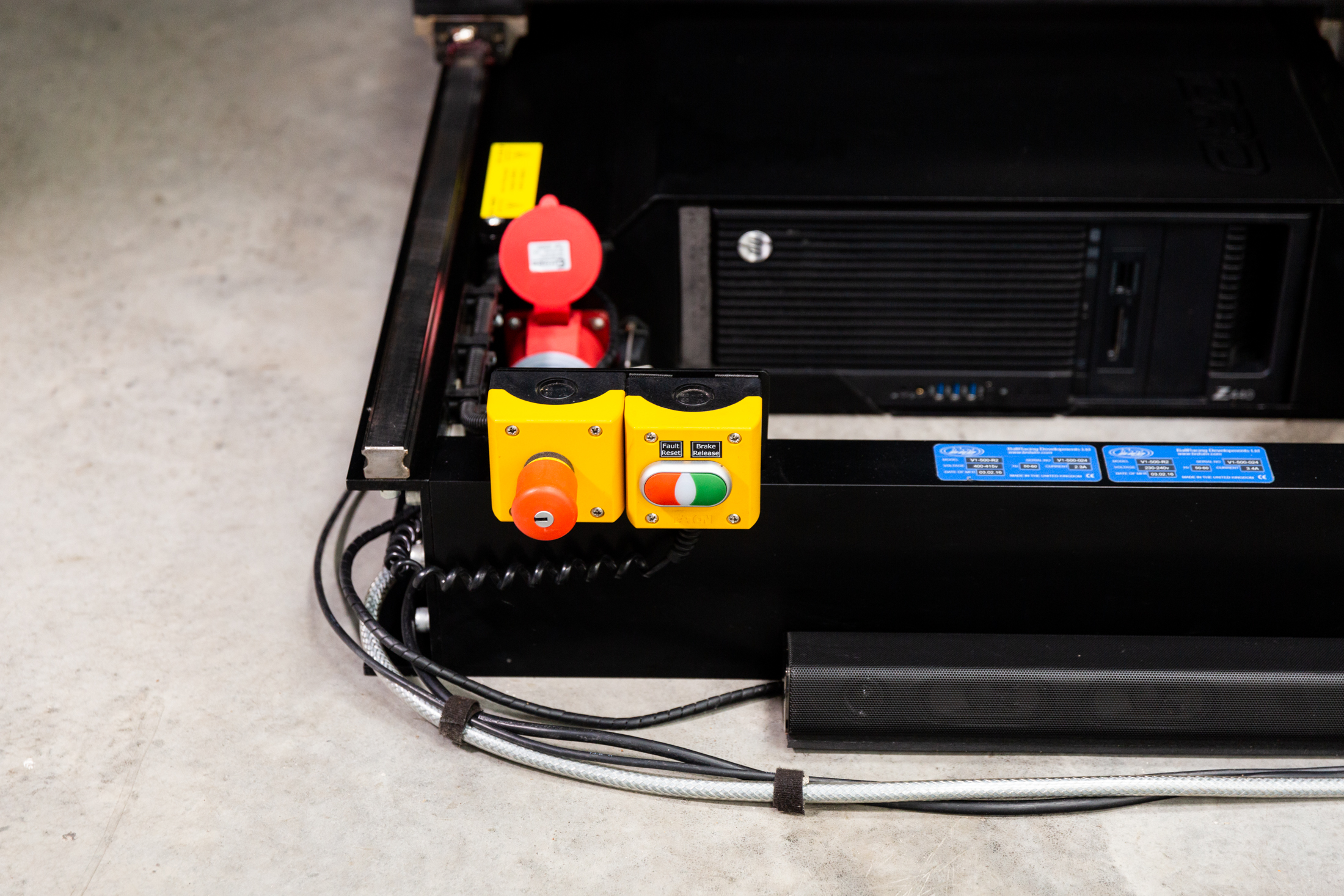 BRD SIMCELL AND V1-500 MOTION SIMULATOR - PRO DRIVER TRAINER