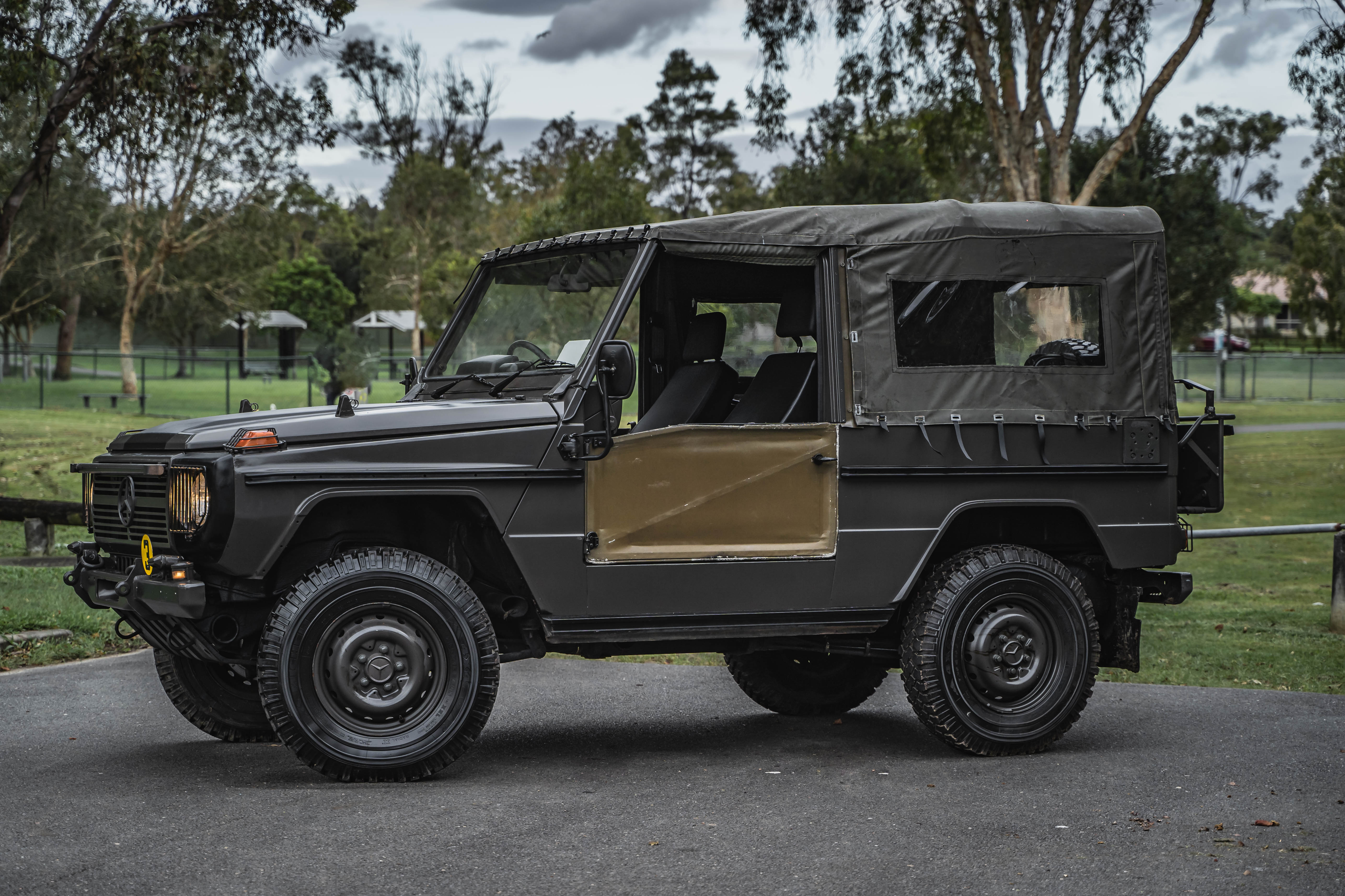 1990 MERCEDES-BENZ (W461) 240GD WOLF