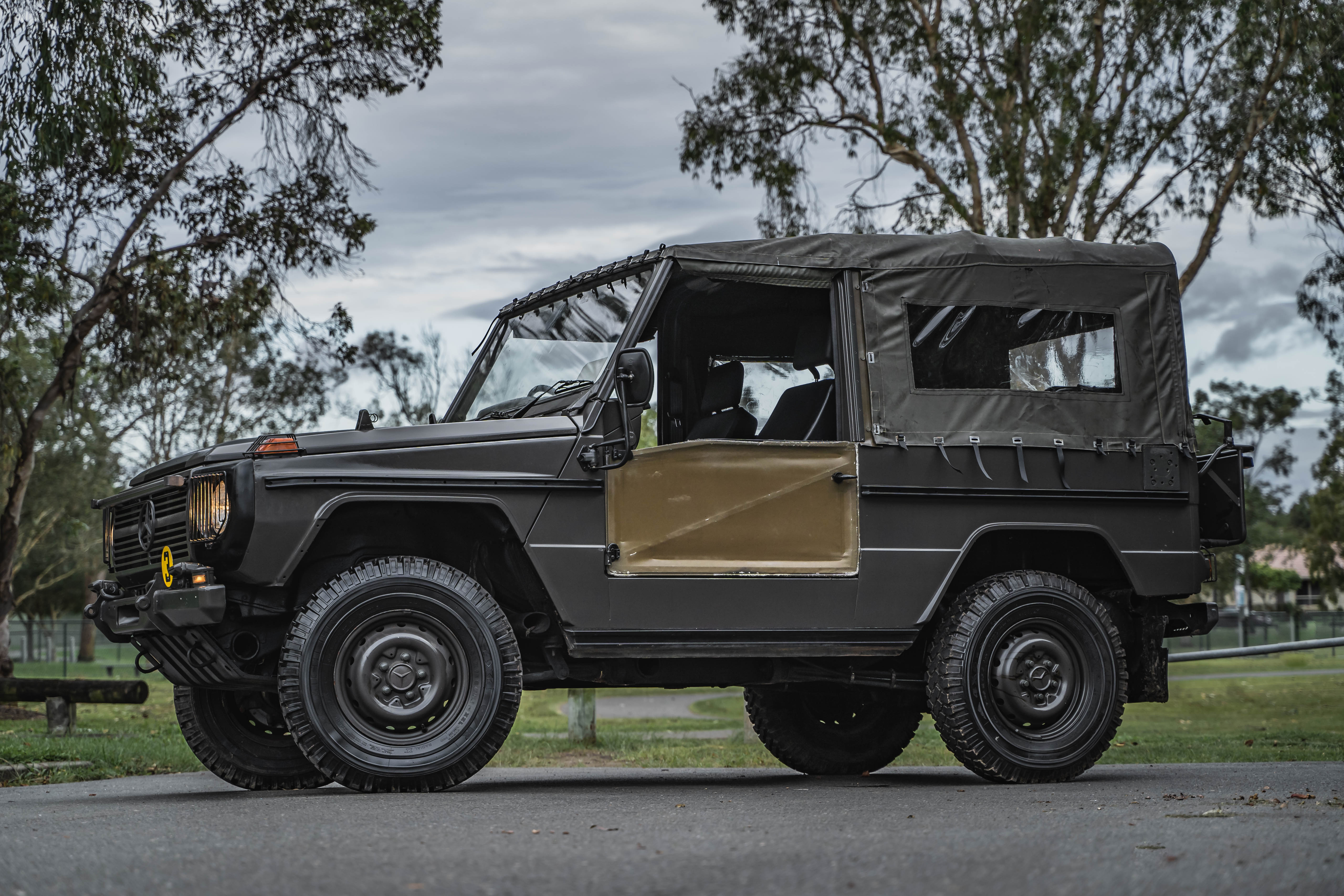 1990 MERCEDES-BENZ (W461) 240GD WOLF