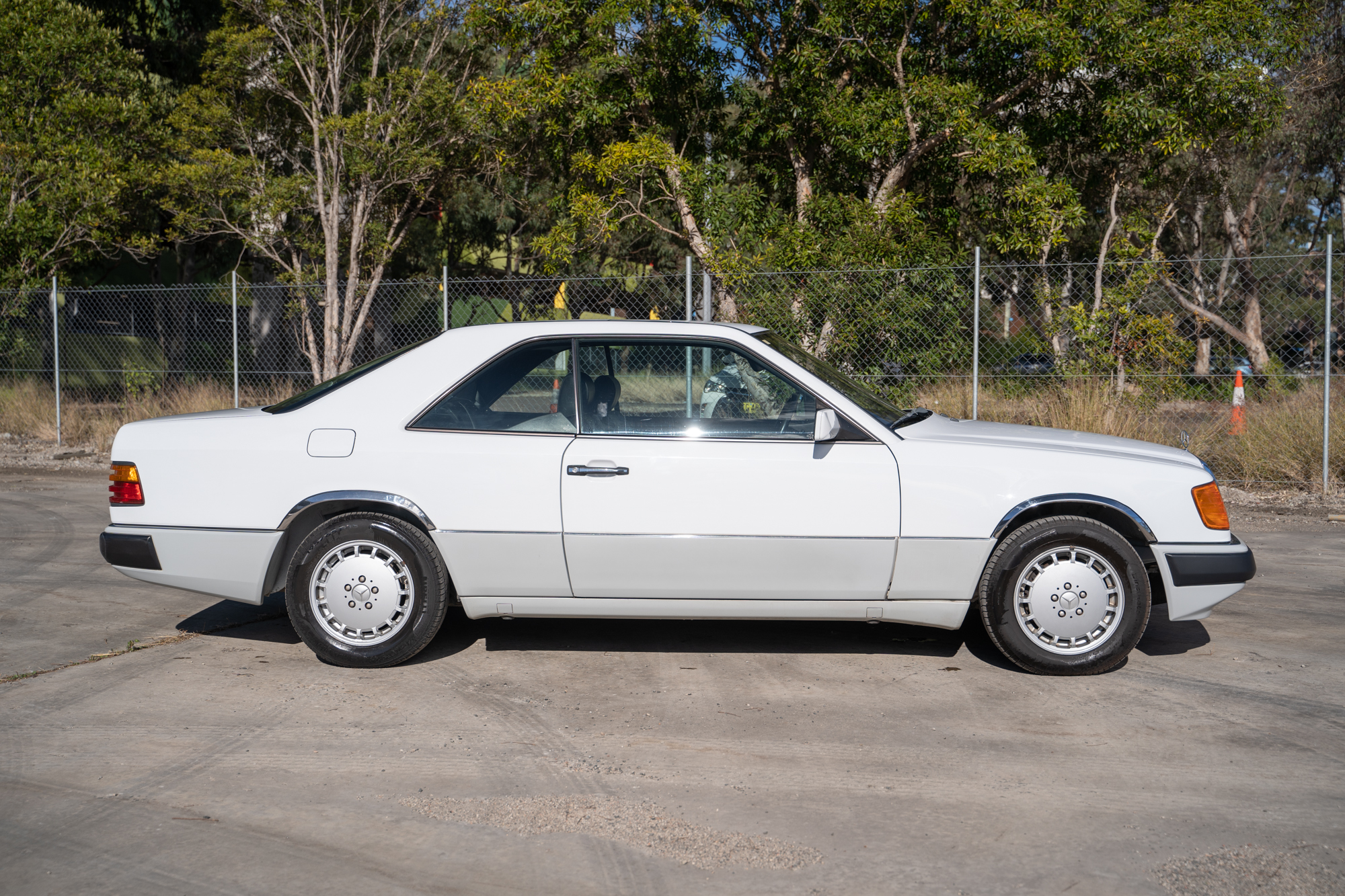 1990 MERCEDES-BENZ (W124) 300CE-24V