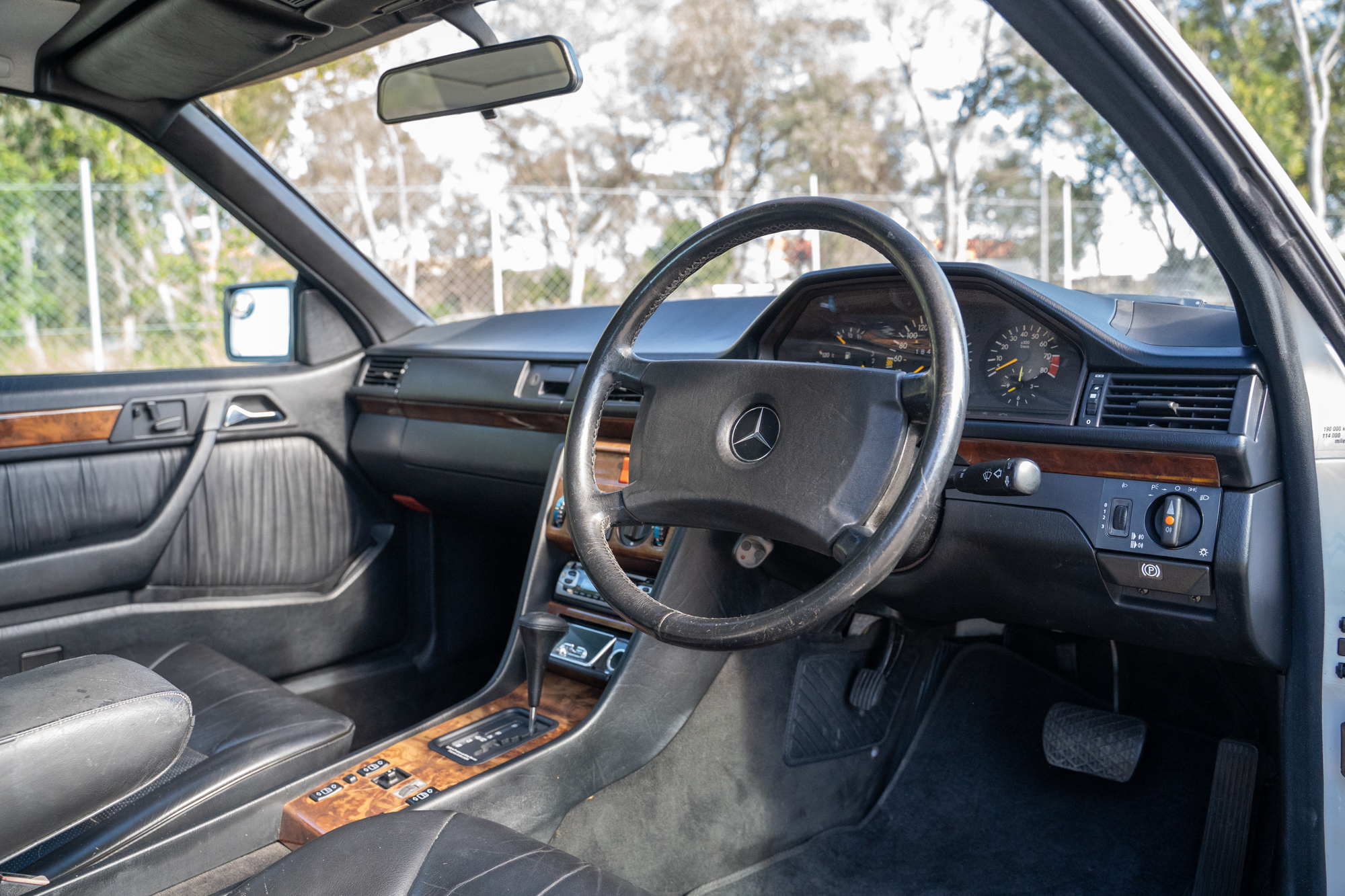 1990 MERCEDES-BENZ (W124) 300CE-24V for sale by auction in Vaucluse ...