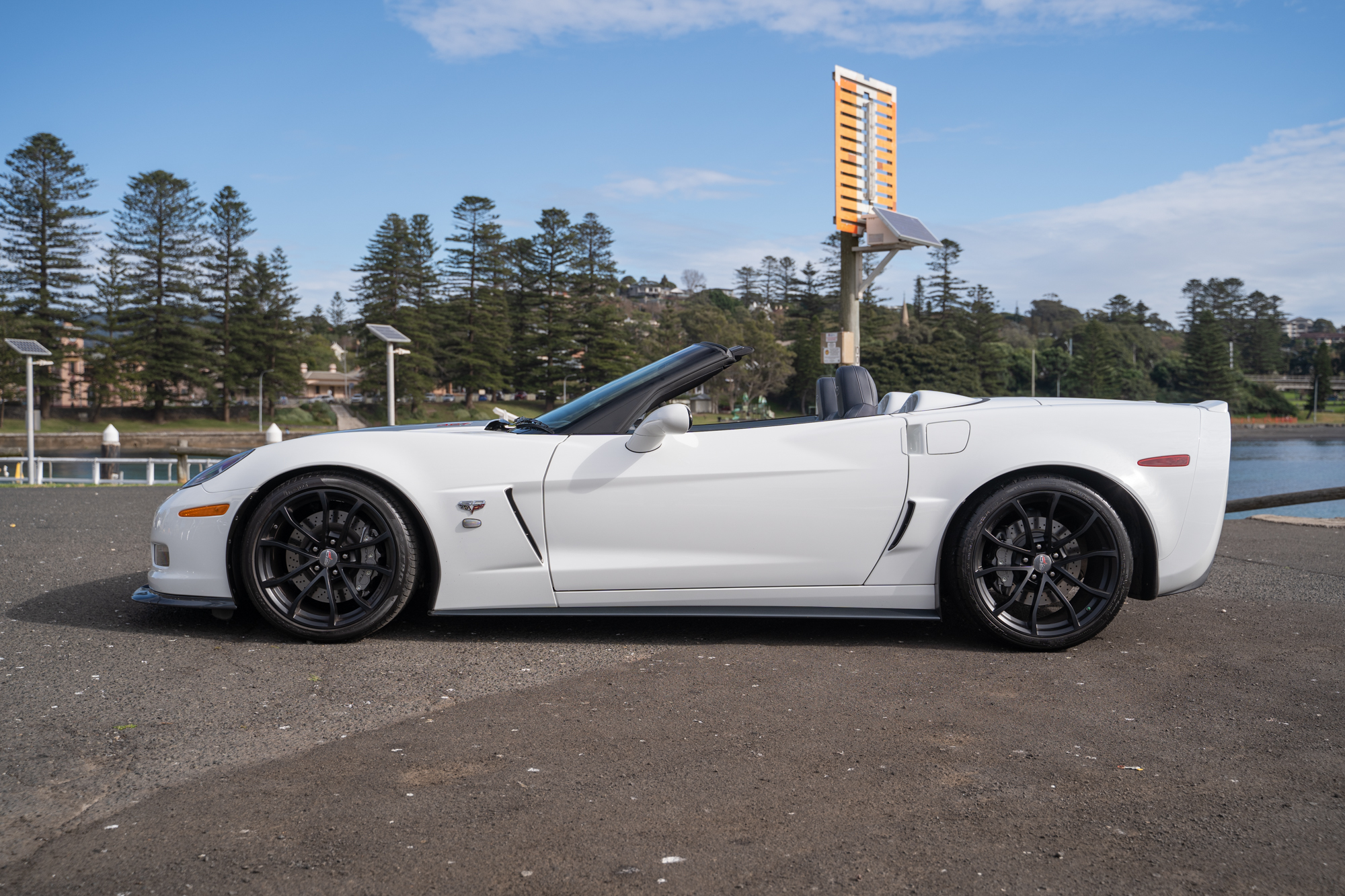 2013 CHEVROLET CORVETTE Z06 427 CONVERTIBLE COLLECTOR’S EDITION - 2,225 KM