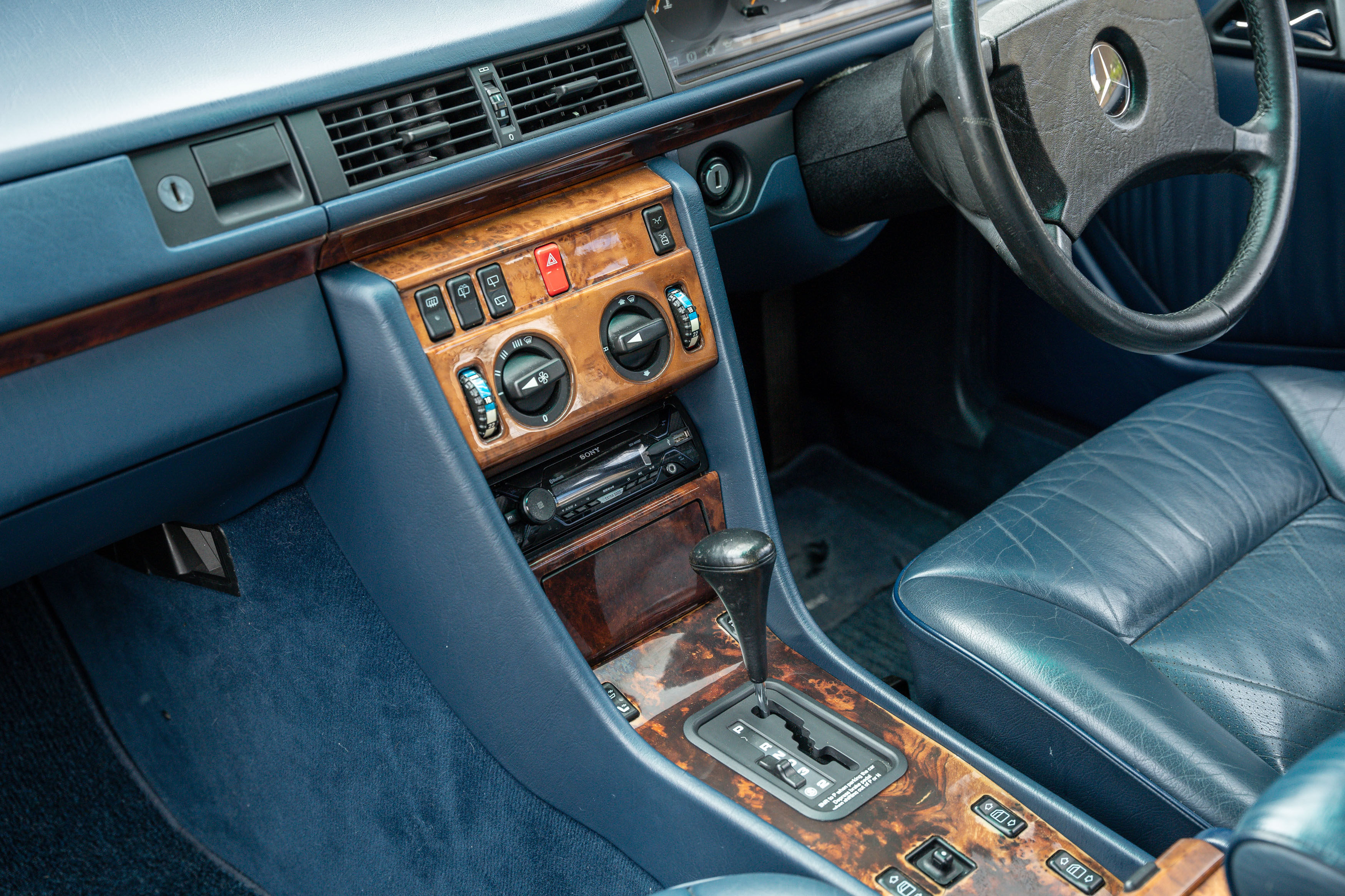 1990 MERCEDES-BENZ (W124) 300 TE