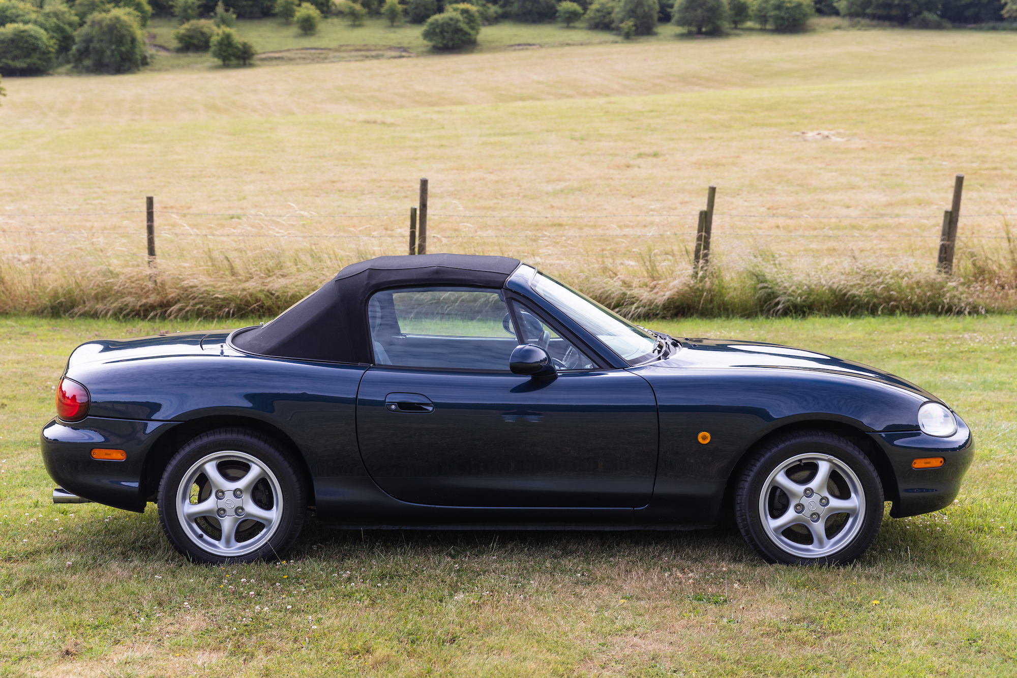 2001 MAZDA MX-5