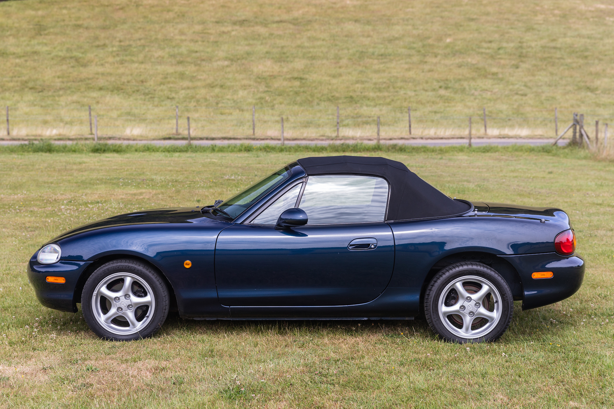 2001 MAZDA MX-5