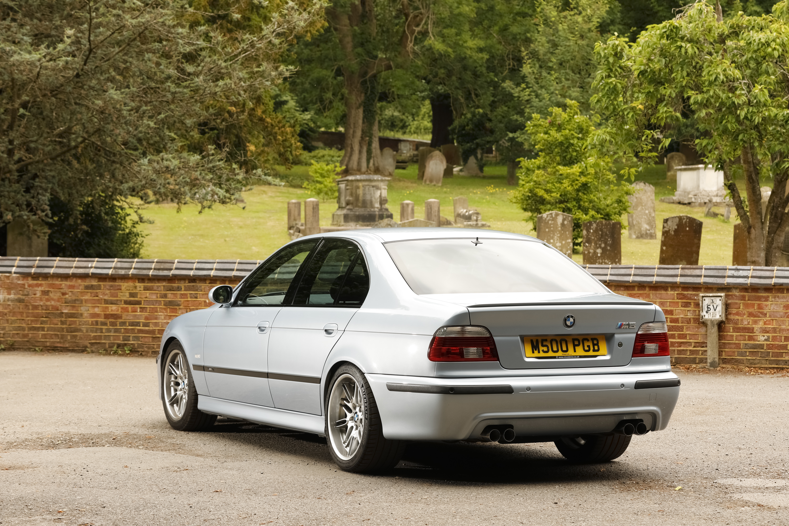 2000 BMW (E39) M5