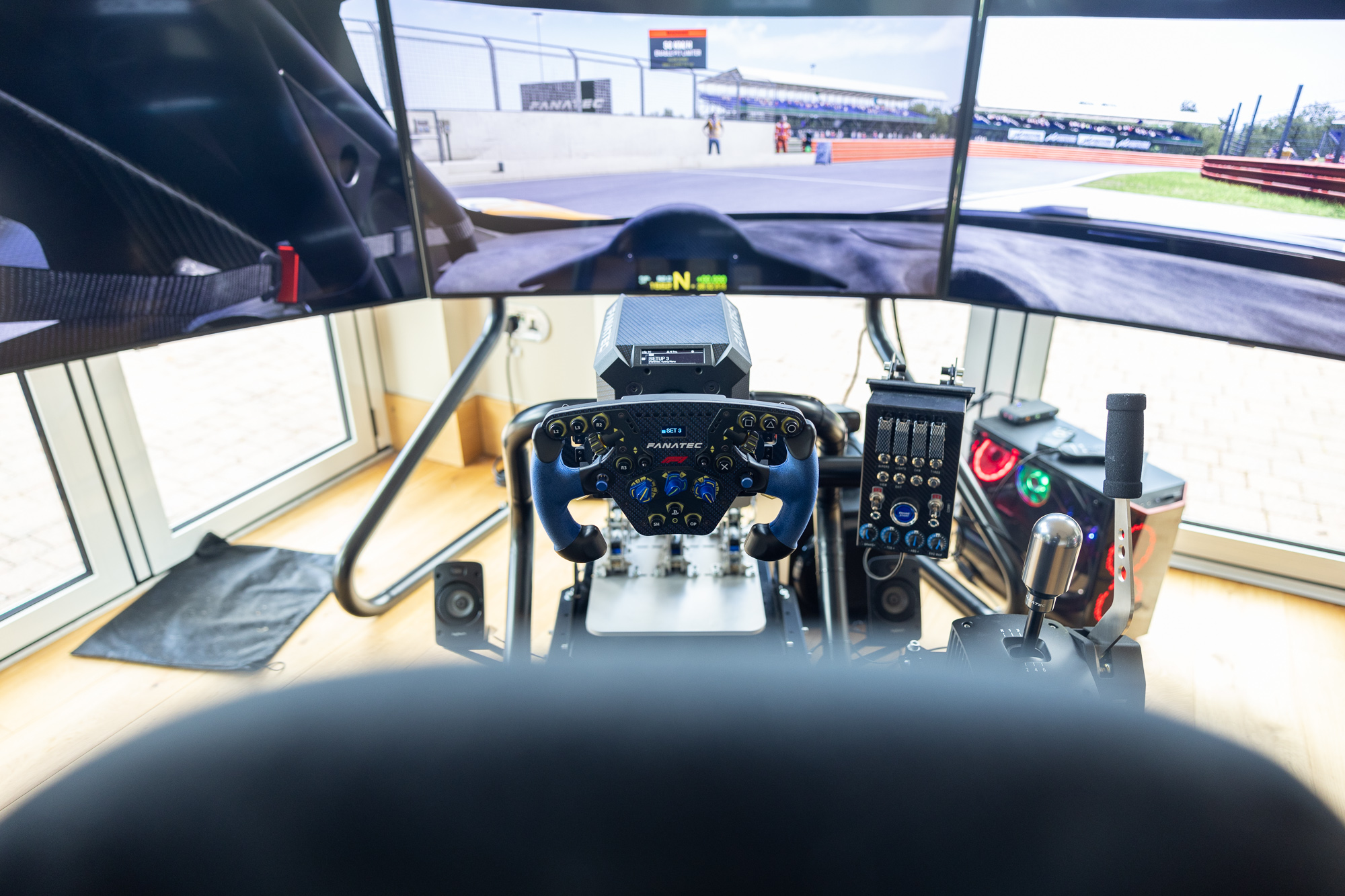 CUSTOM RACING SIMULATOR