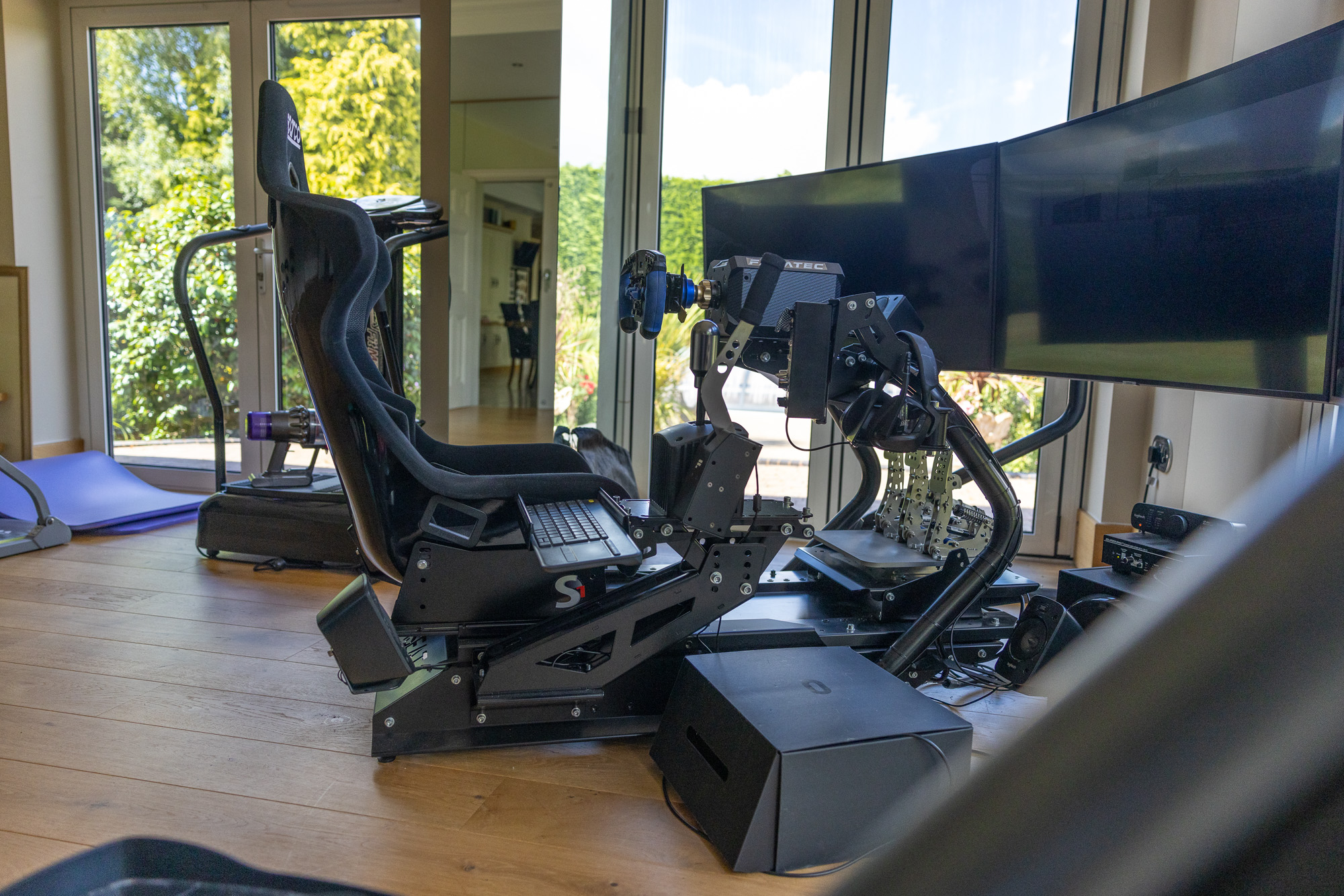 CUSTOM RACING SIMULATOR