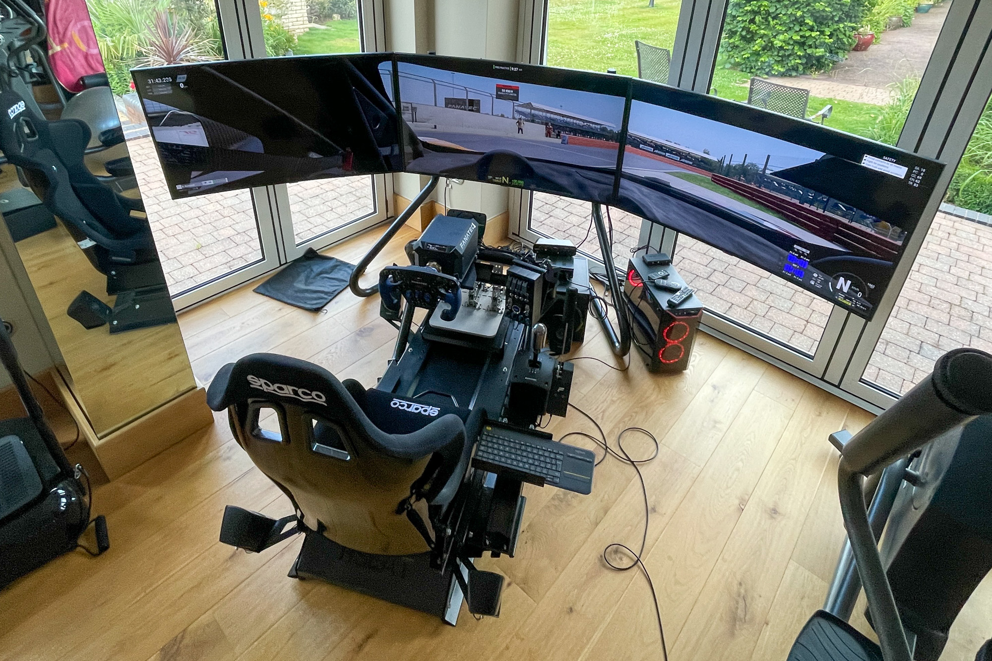 CUSTOM RACING SIMULATOR