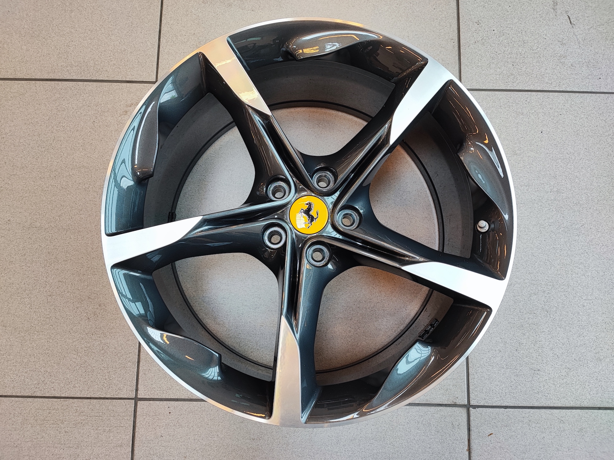 SET OF FERRARI SF90 STRADALE WHEELS