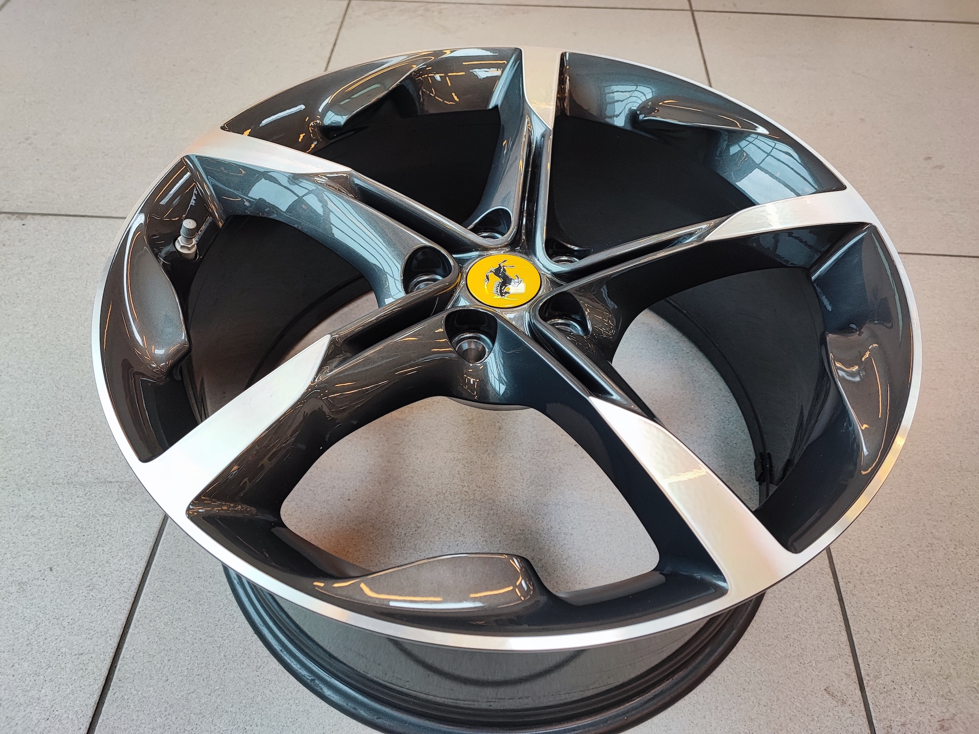 SET OF FERRARI SF90 STRADALE WHEELS