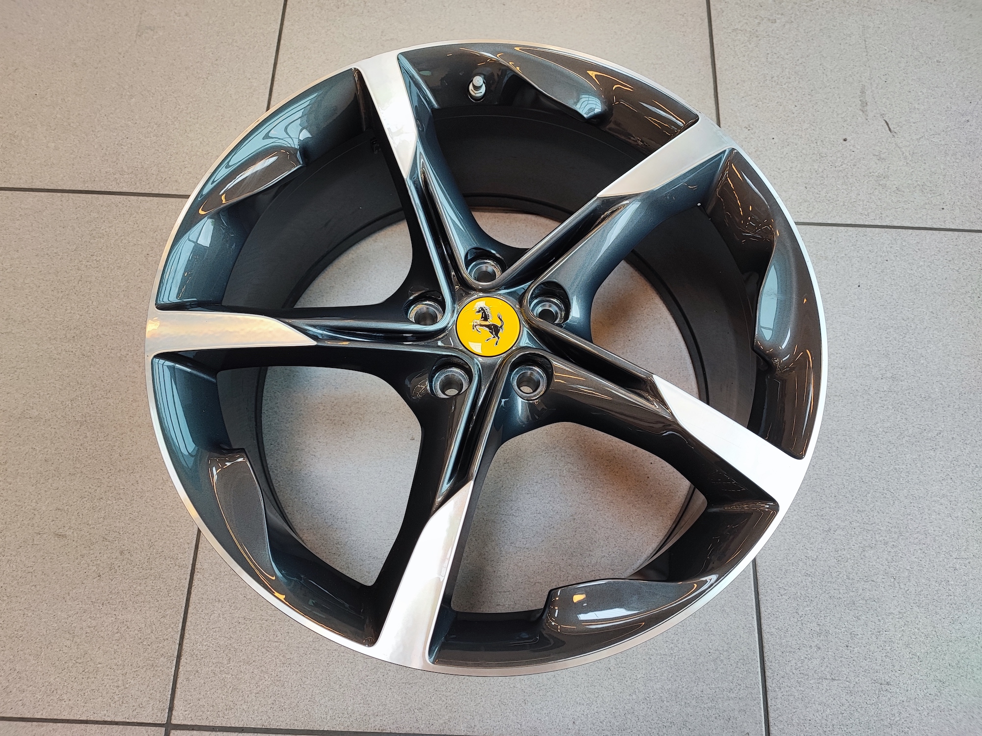 SET OF FERRARI SF90 STRADALE WHEELS
