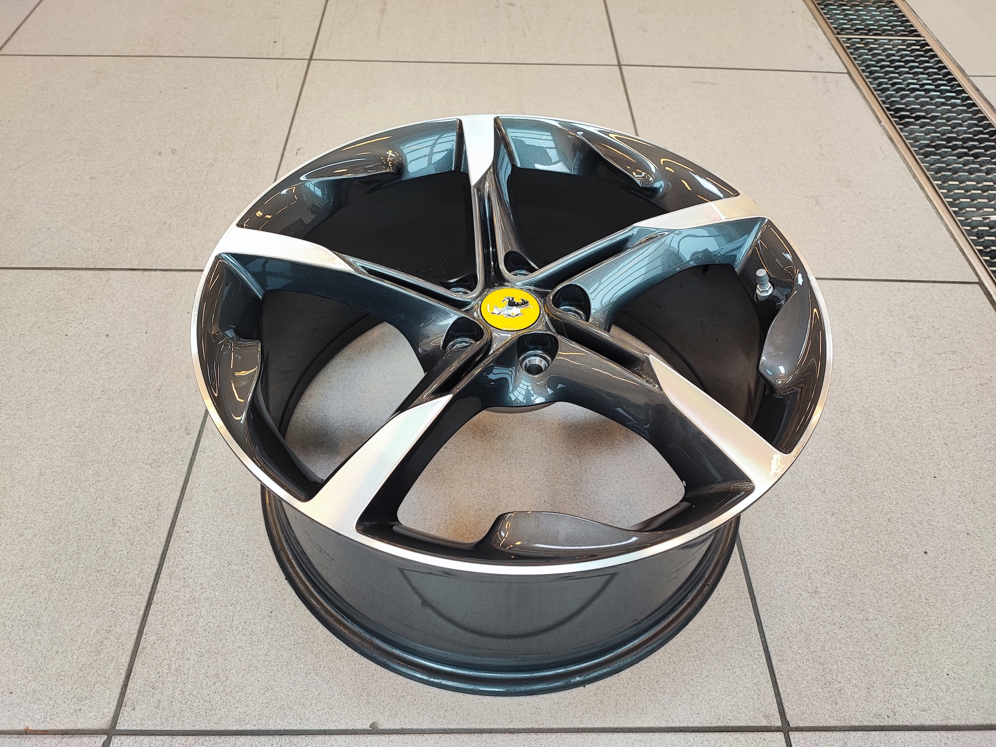 SET OF FERRARI SF90 STRADALE WHEELS