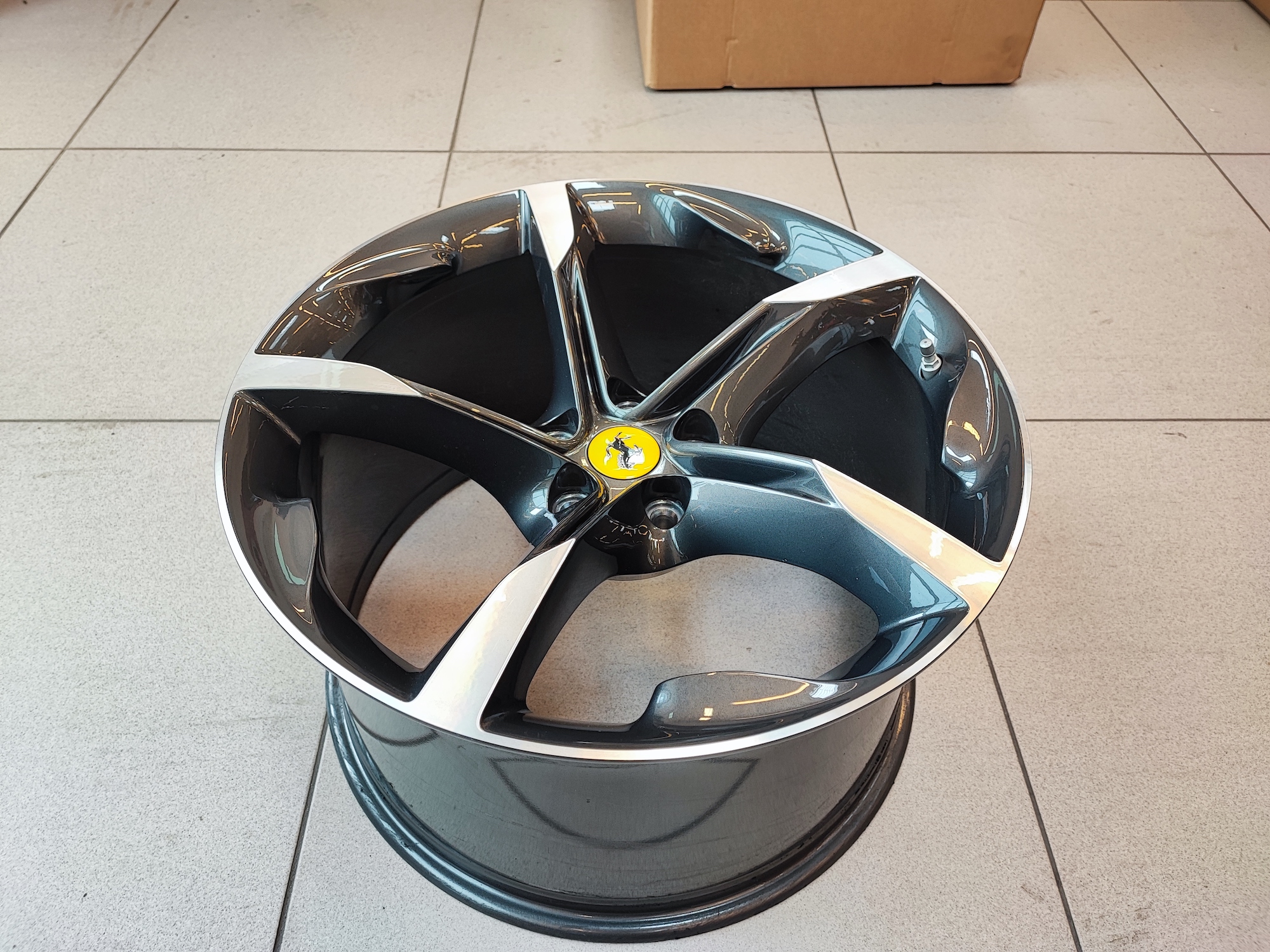 SET OF FERRARI SF90 STRADALE WHEELS