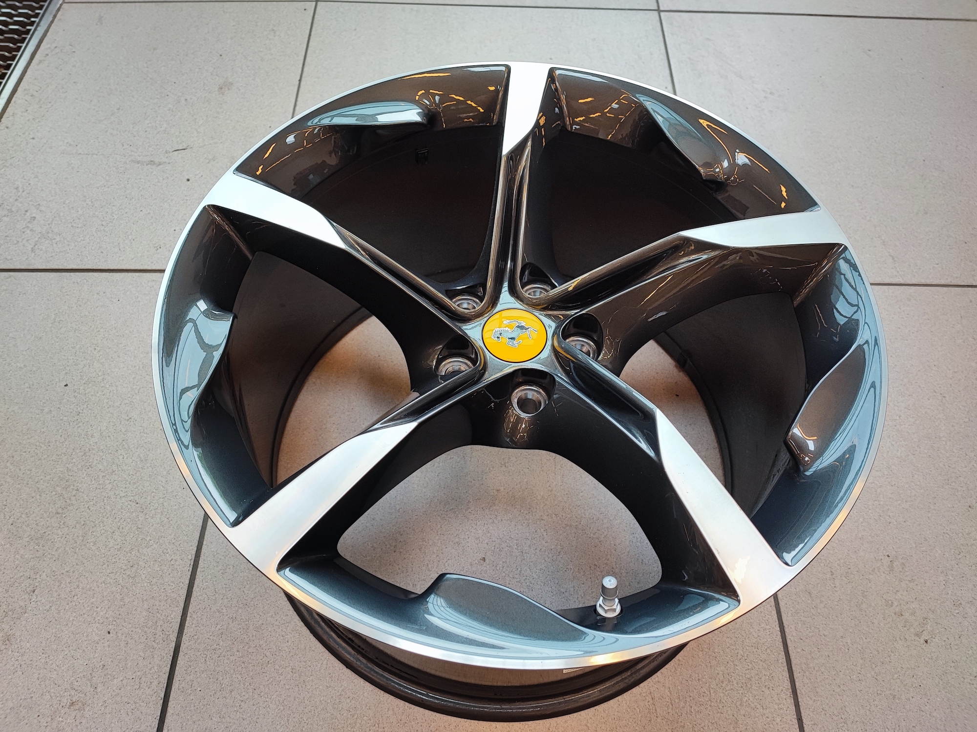 SET OF FERRARI SF90 STRADALE WHEELS