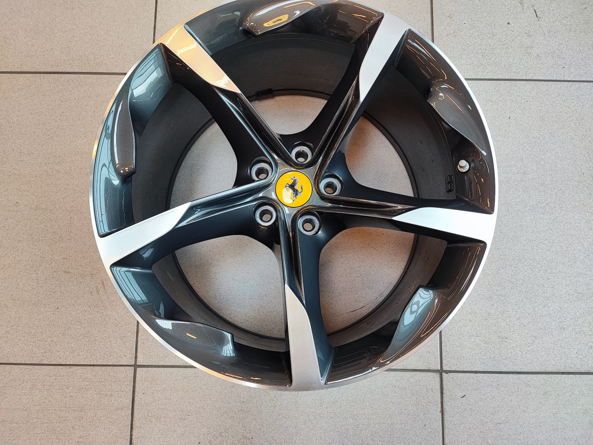 SET OF FERRARI SF90 STRADALE WHEELS