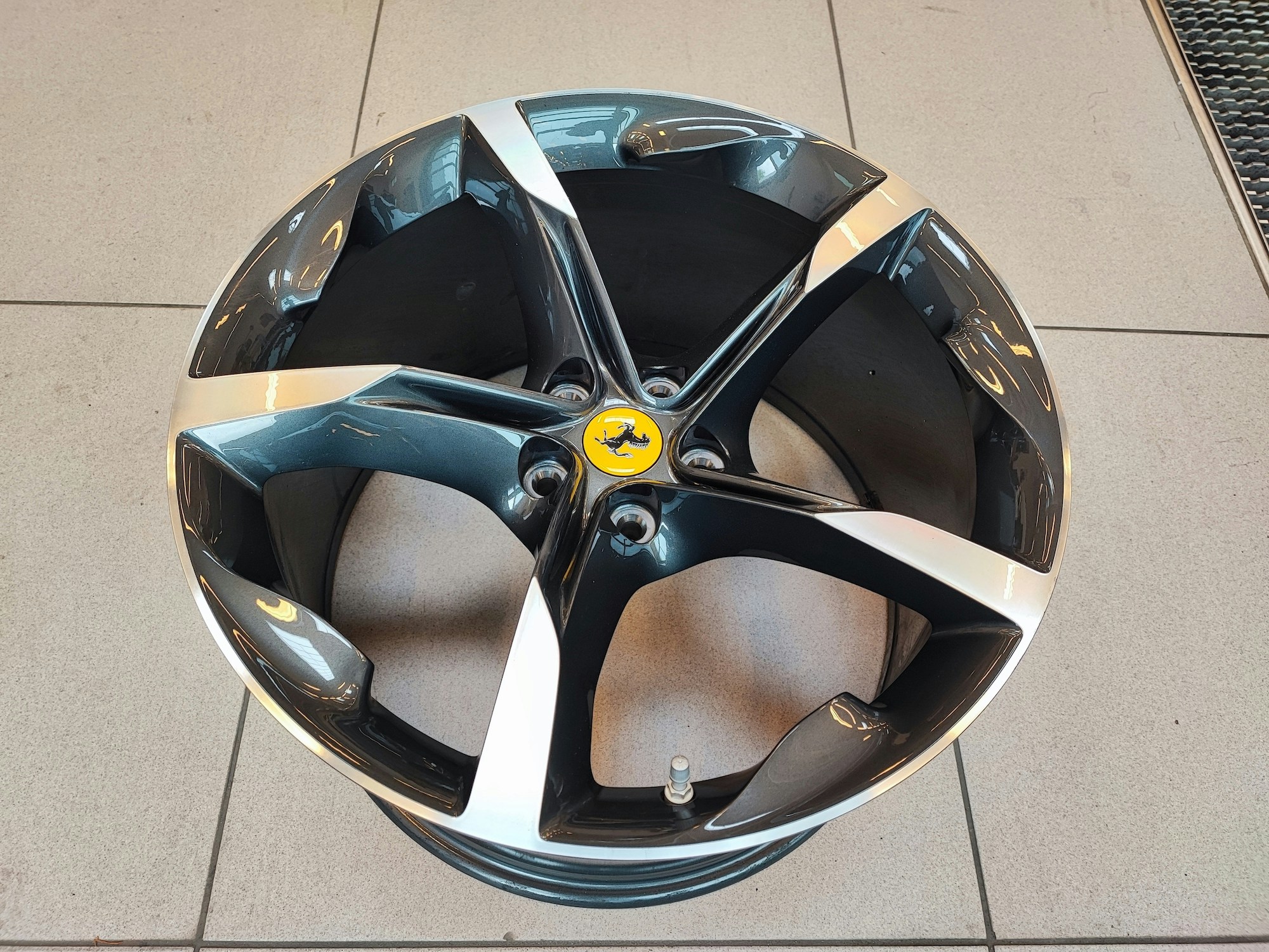 SET OF FERRARI SF90 STRADALE WHEELS