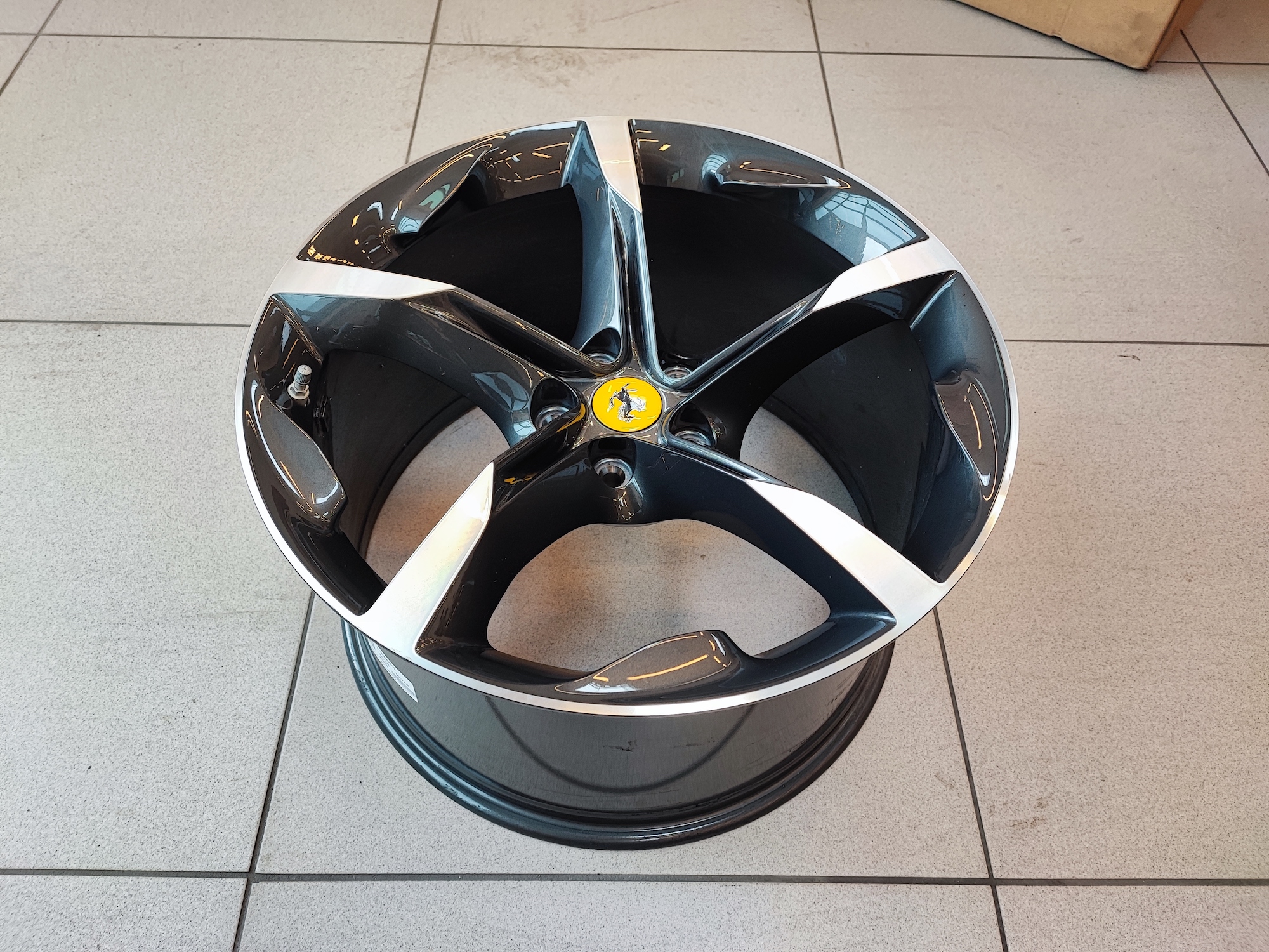 SET OF FERRARI SF90 STRADALE WHEELS