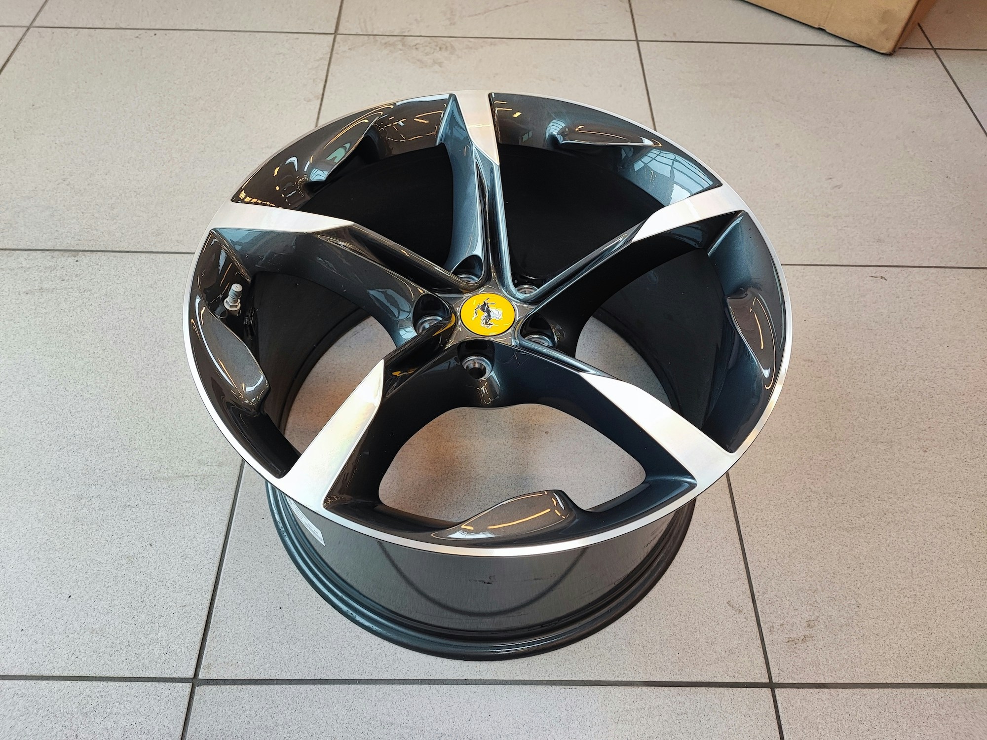 SET OF FERRARI SF90 STRADALE WHEELS