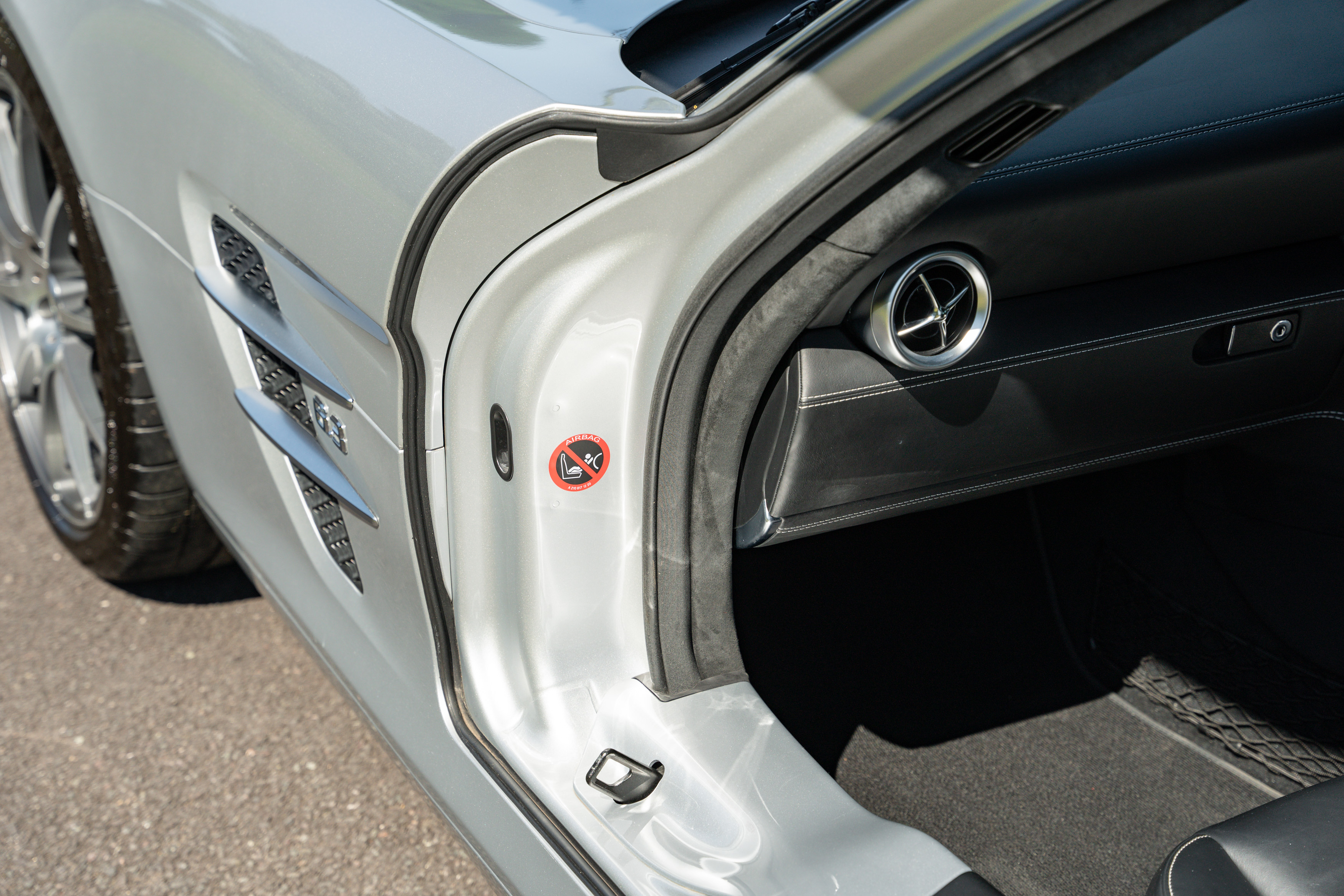 2011 MERCEDES-BENZ SLS AMG