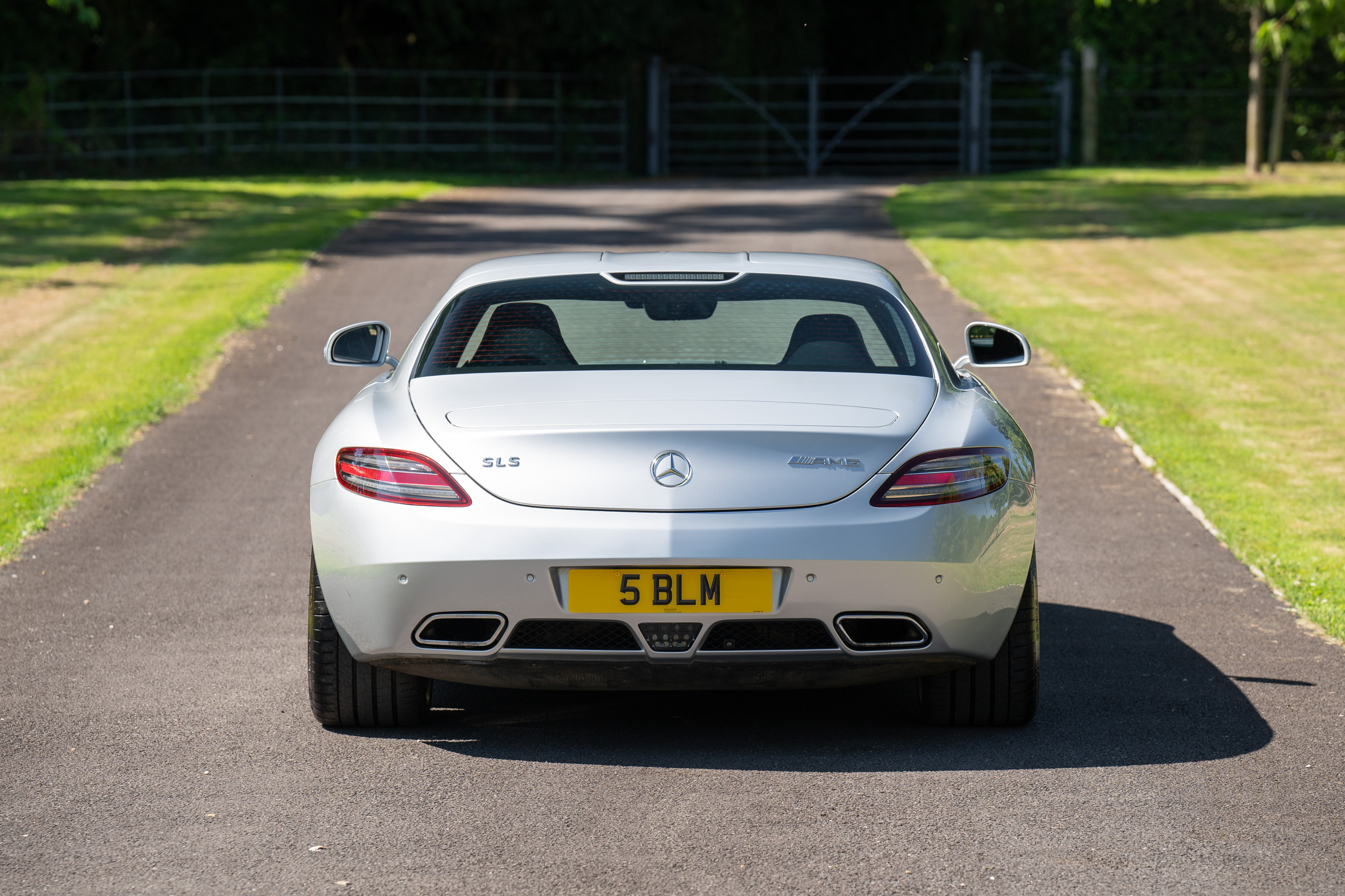 2011 MERCEDES-BENZ SLS AMG
