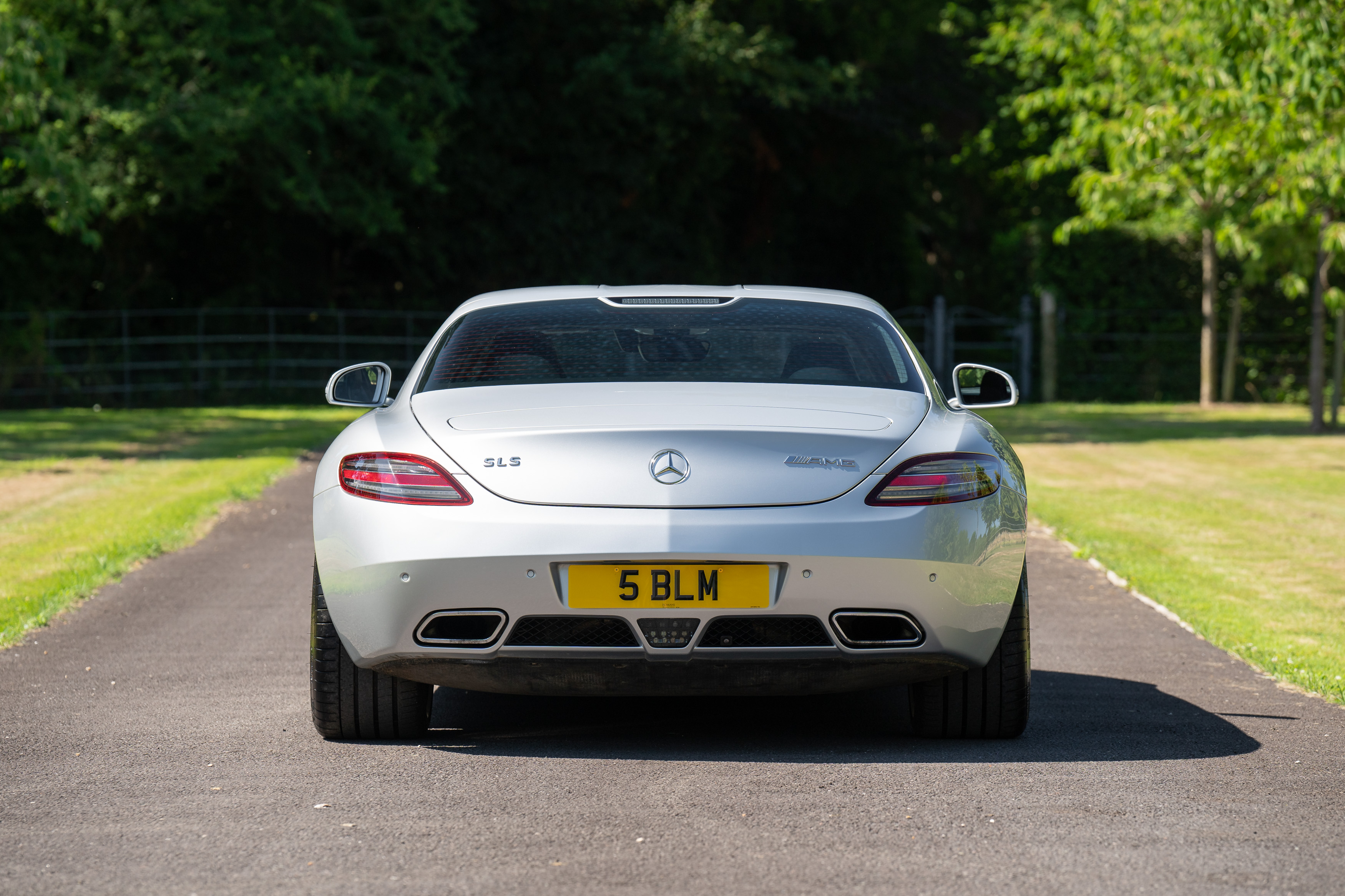 2011 MERCEDES-BENZ SLS AMG