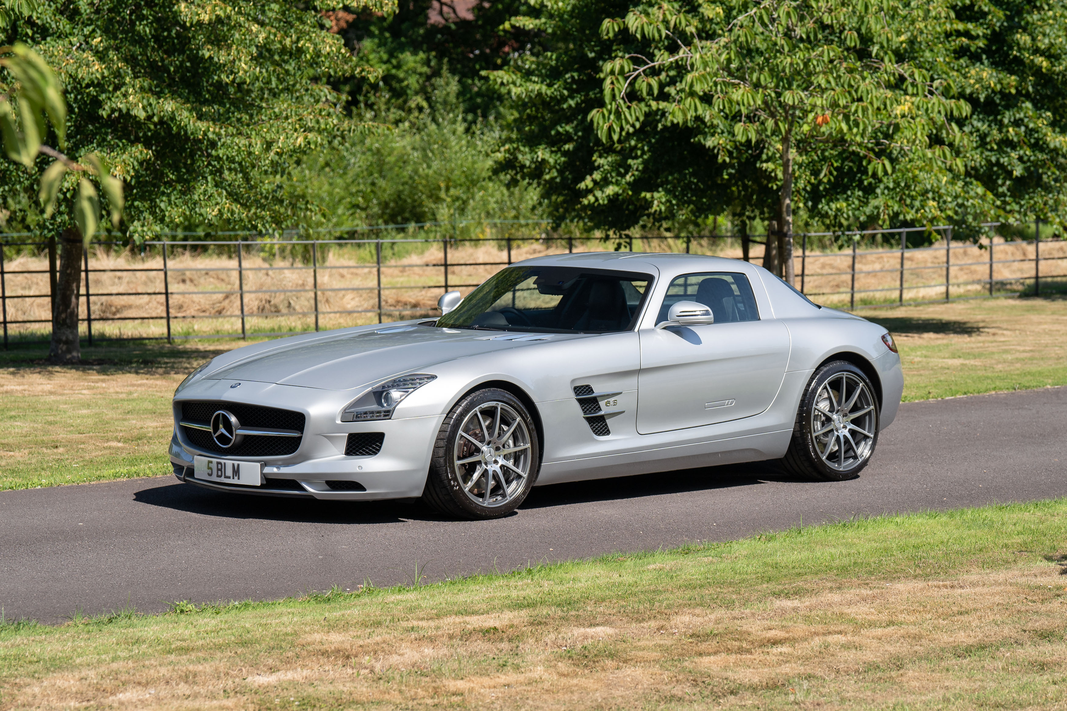 2011 MERCEDES-BENZ SLS AMG