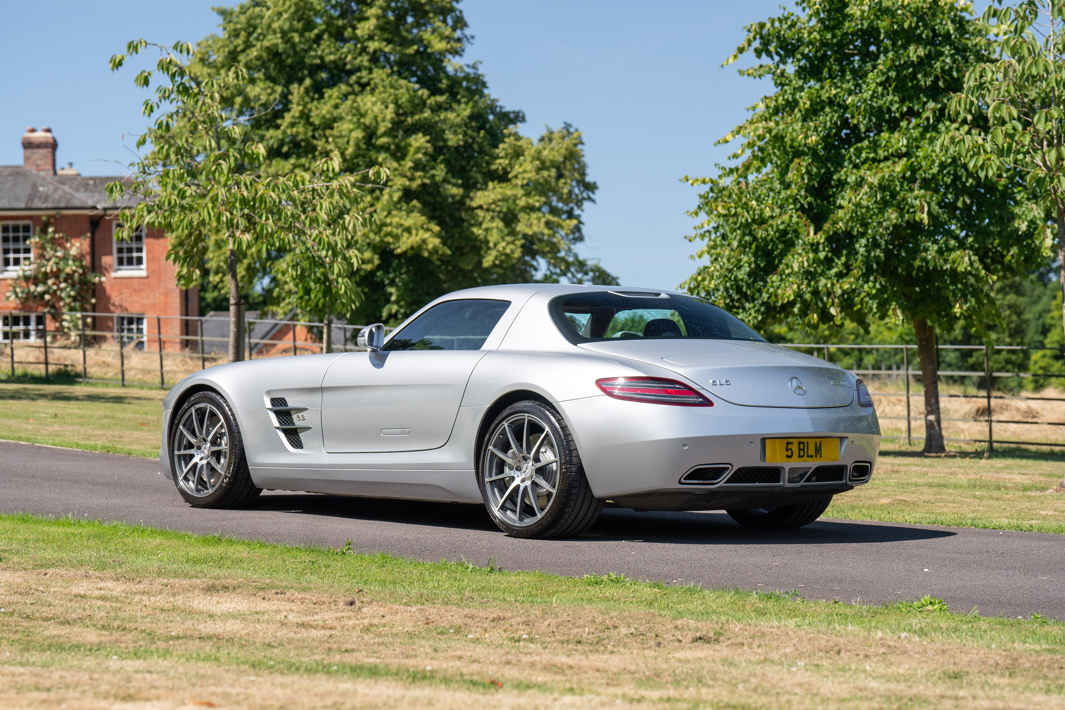 2011 MERCEDES-BENZ SLS AMG