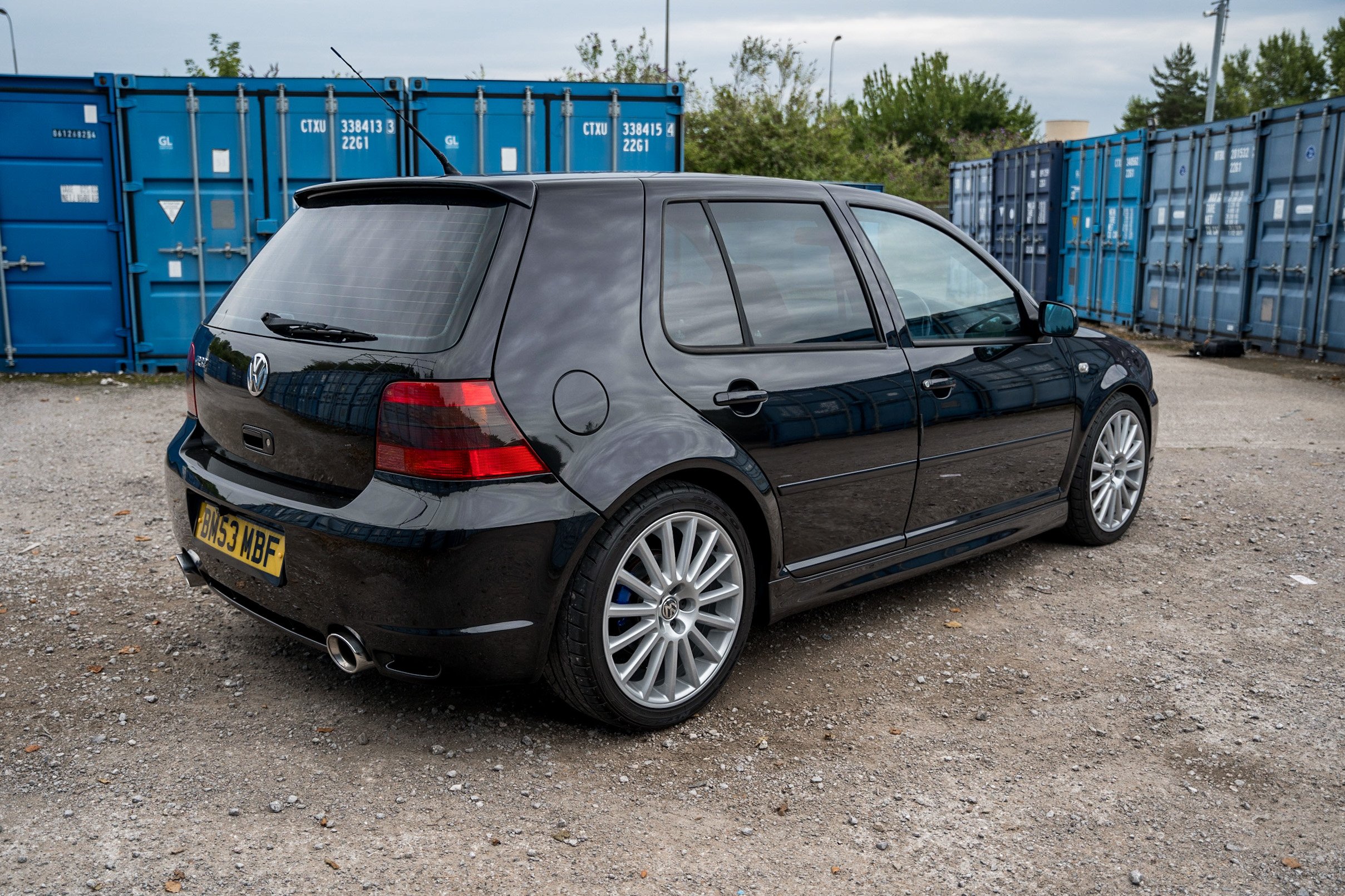 2004 VOLKSWAGEN GOLF (MK4) R32