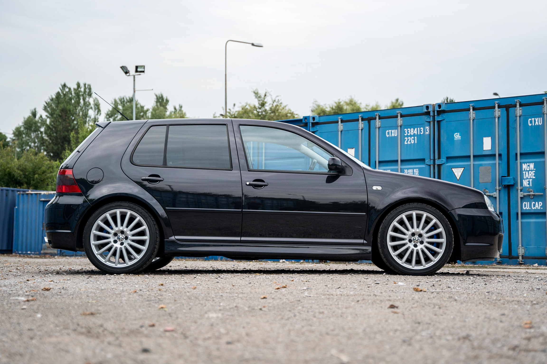 2004 VOLKSWAGEN GOLF (MK4) R32