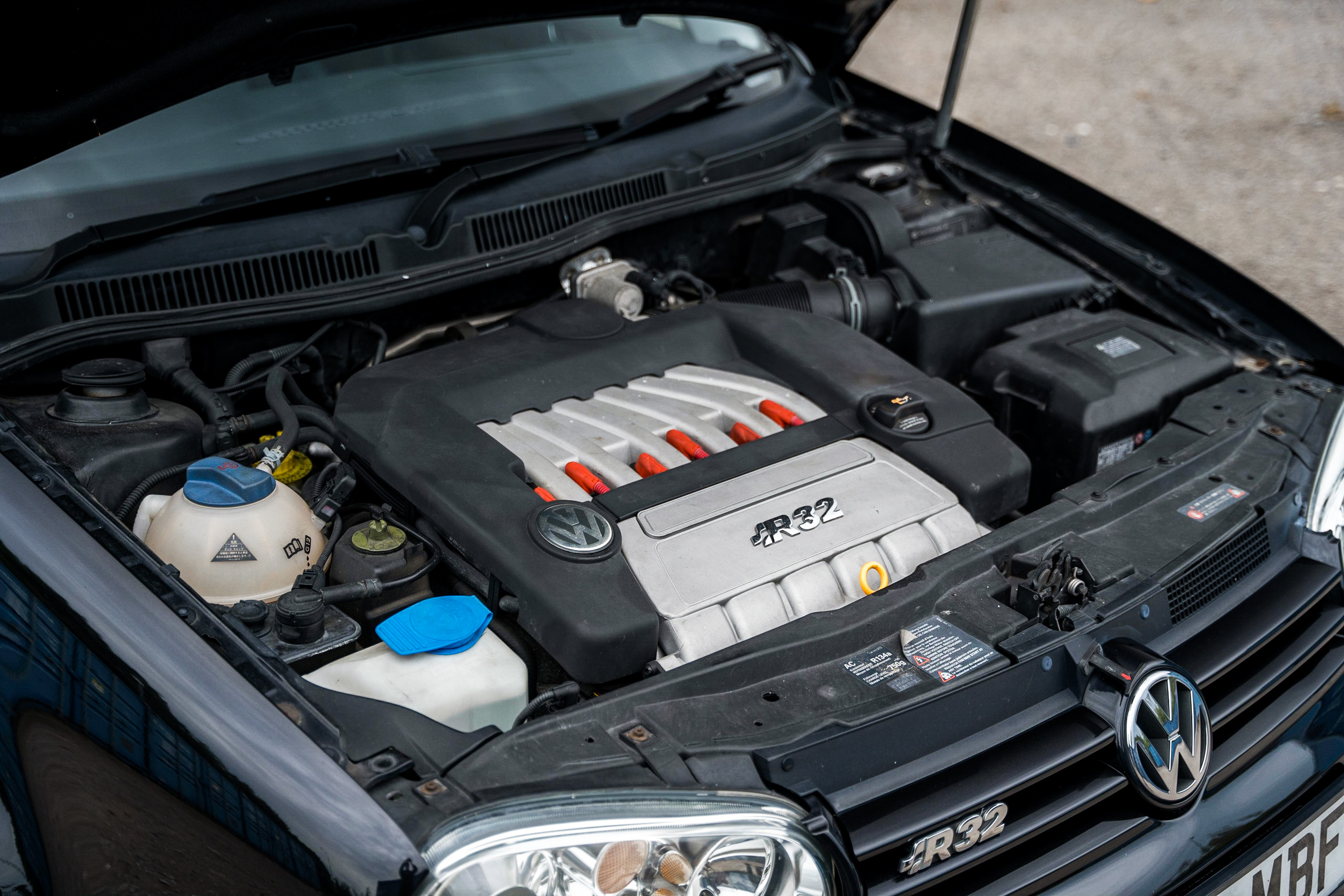 2004 VOLKSWAGEN GOLF (MK4) R32