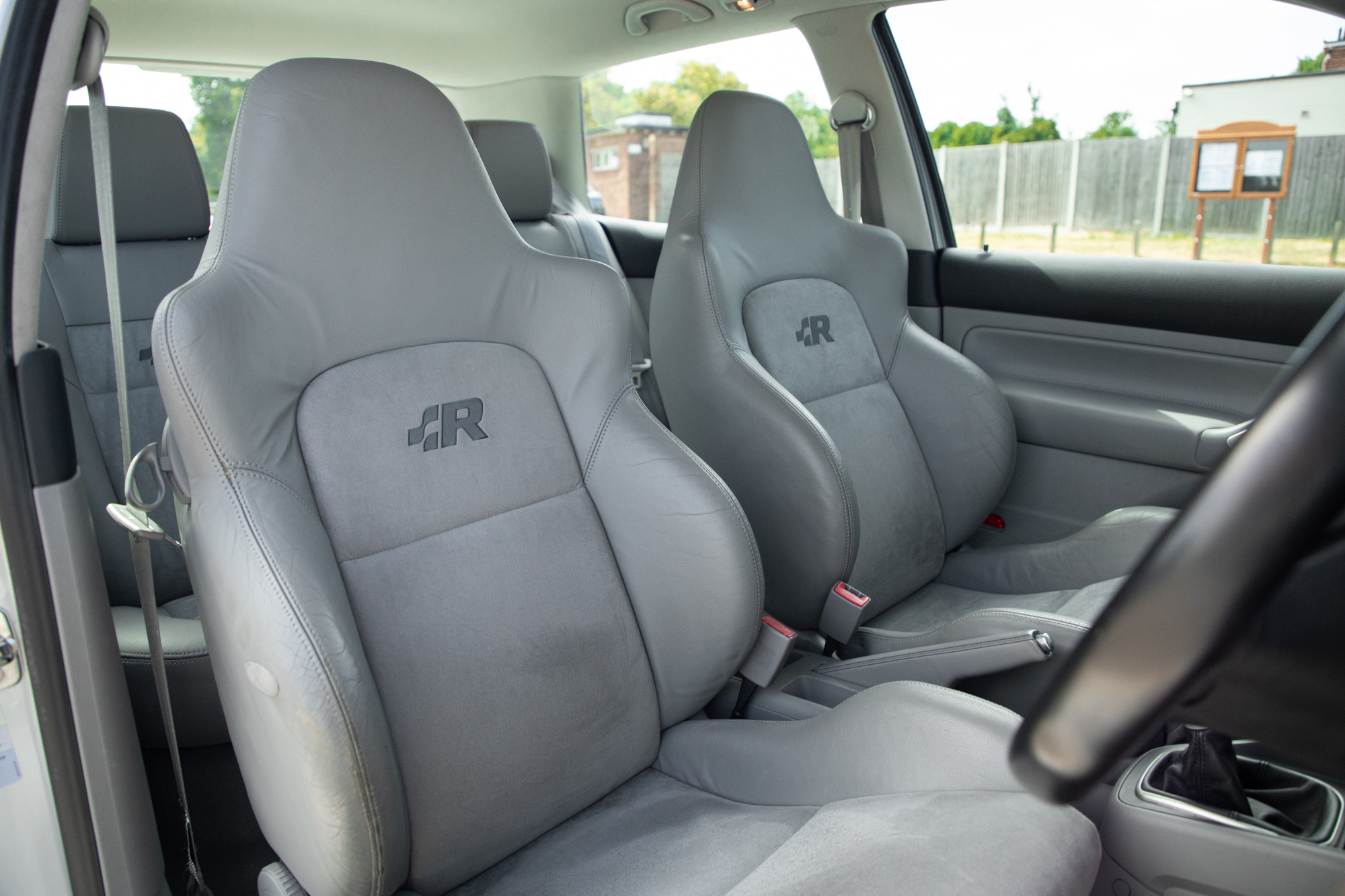 2003 VOLKSWAGEN GOLF (MK4) R32