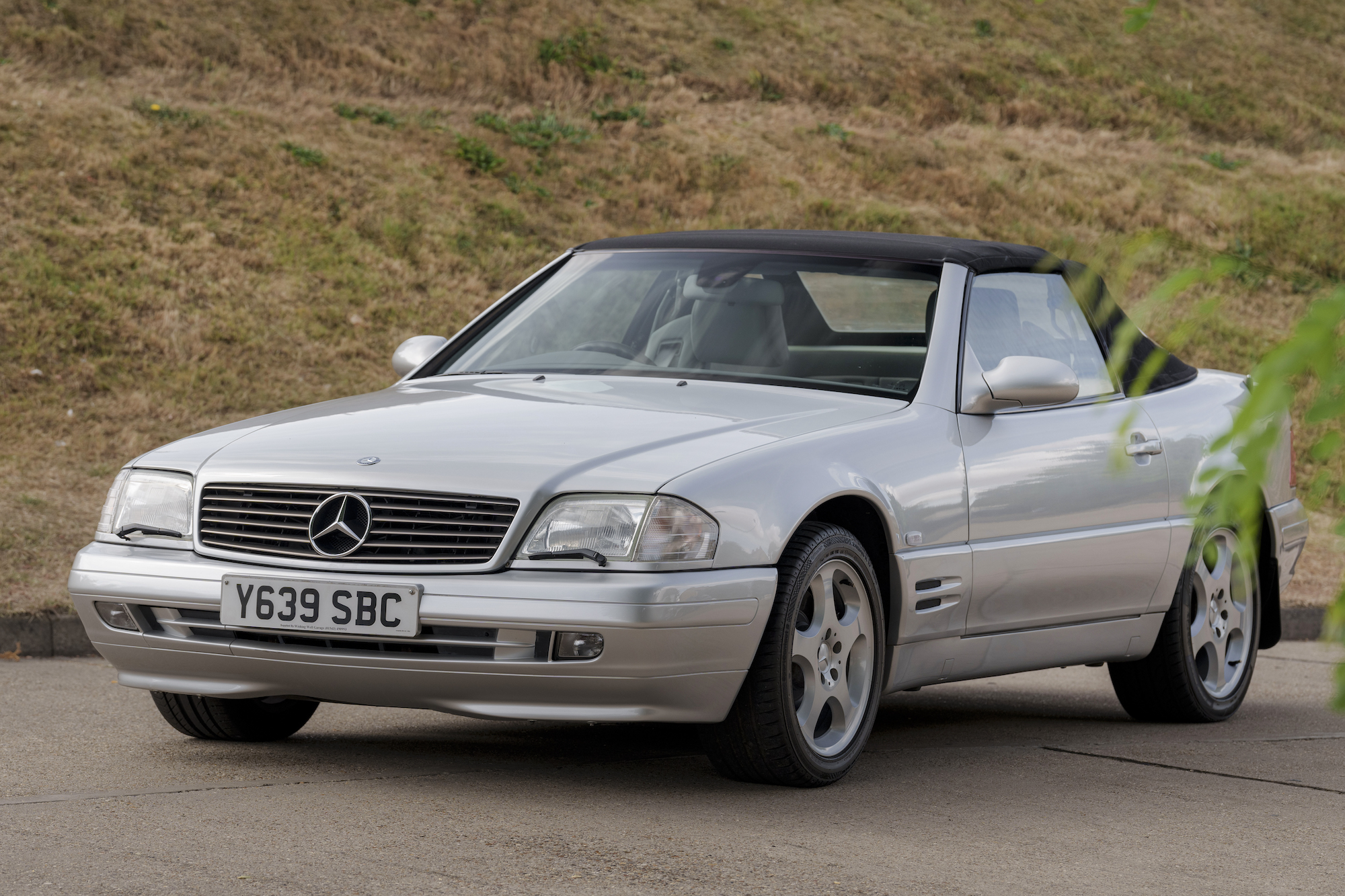 2001 MERCEDES-BENZ (R129) SL320 - 28,668 MILES for sale by auction in ...