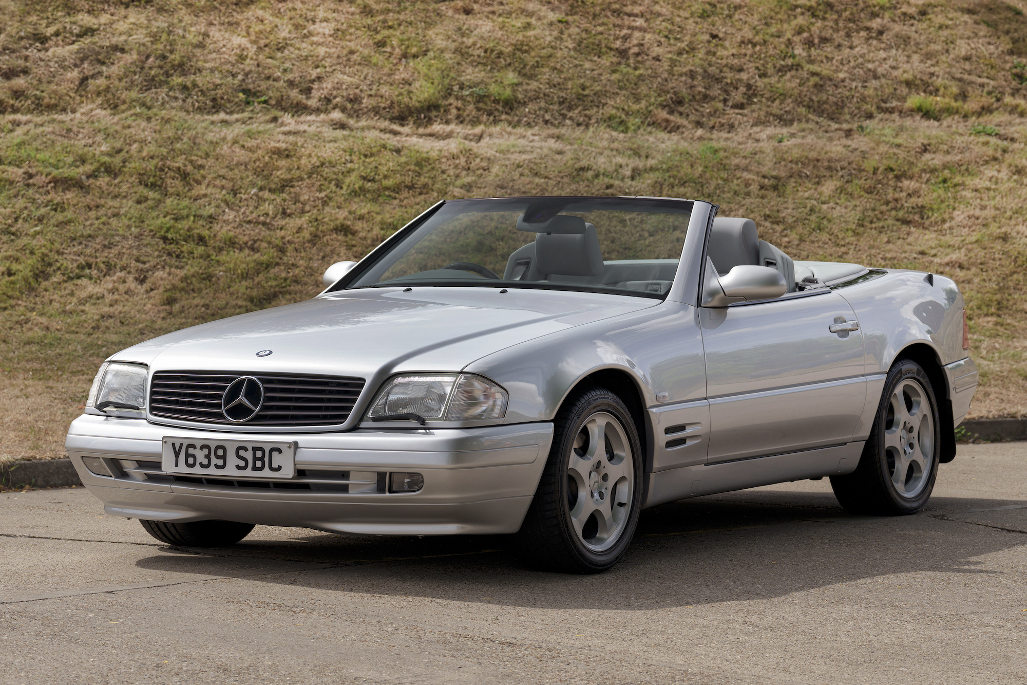 2001 MERCEDES-BENZ (R129) SL320 - 28,668 MILES for sale by auction in ...