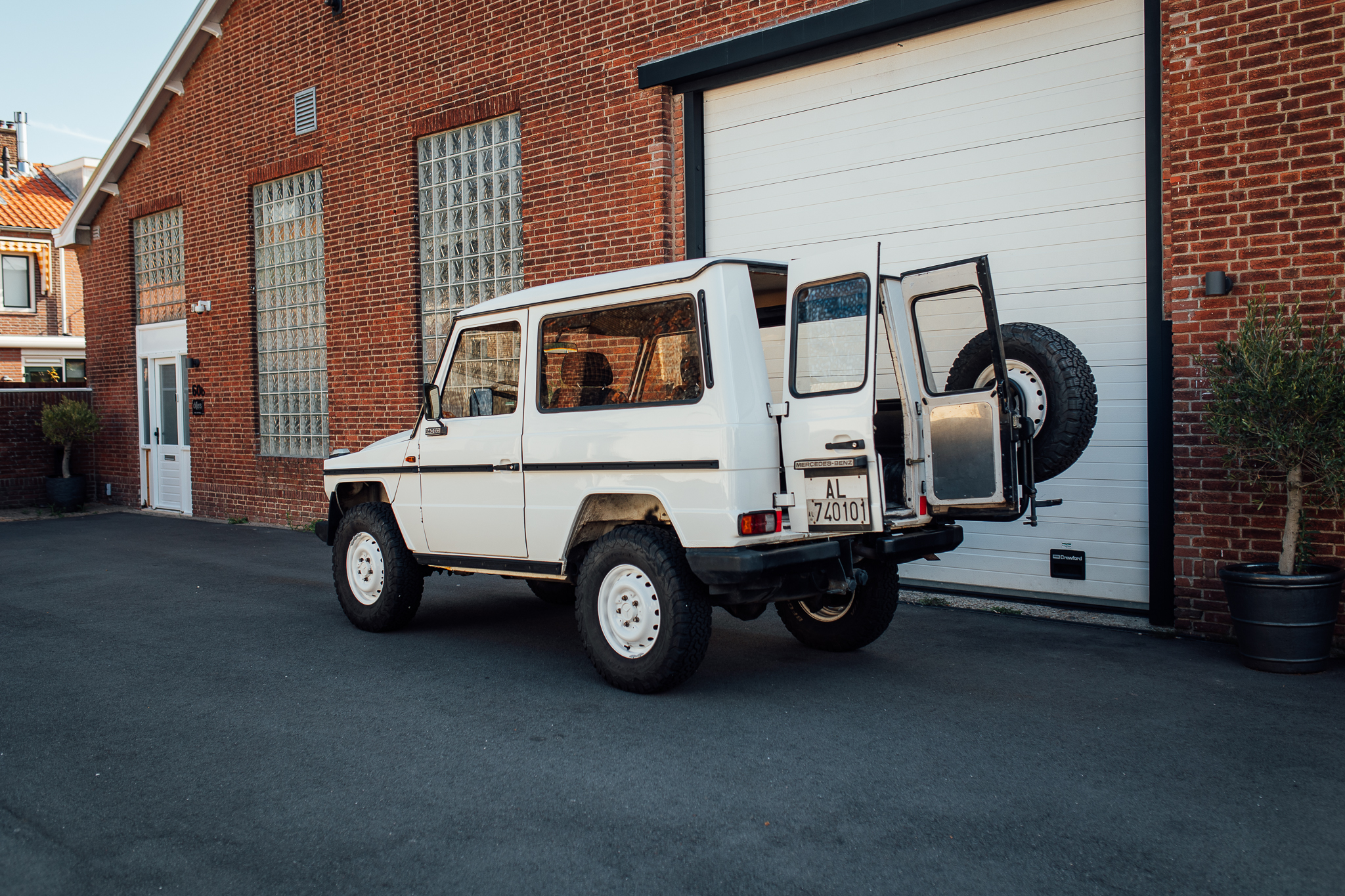 1981 MERCEDES-BENZ (W460) 240 GD SWB